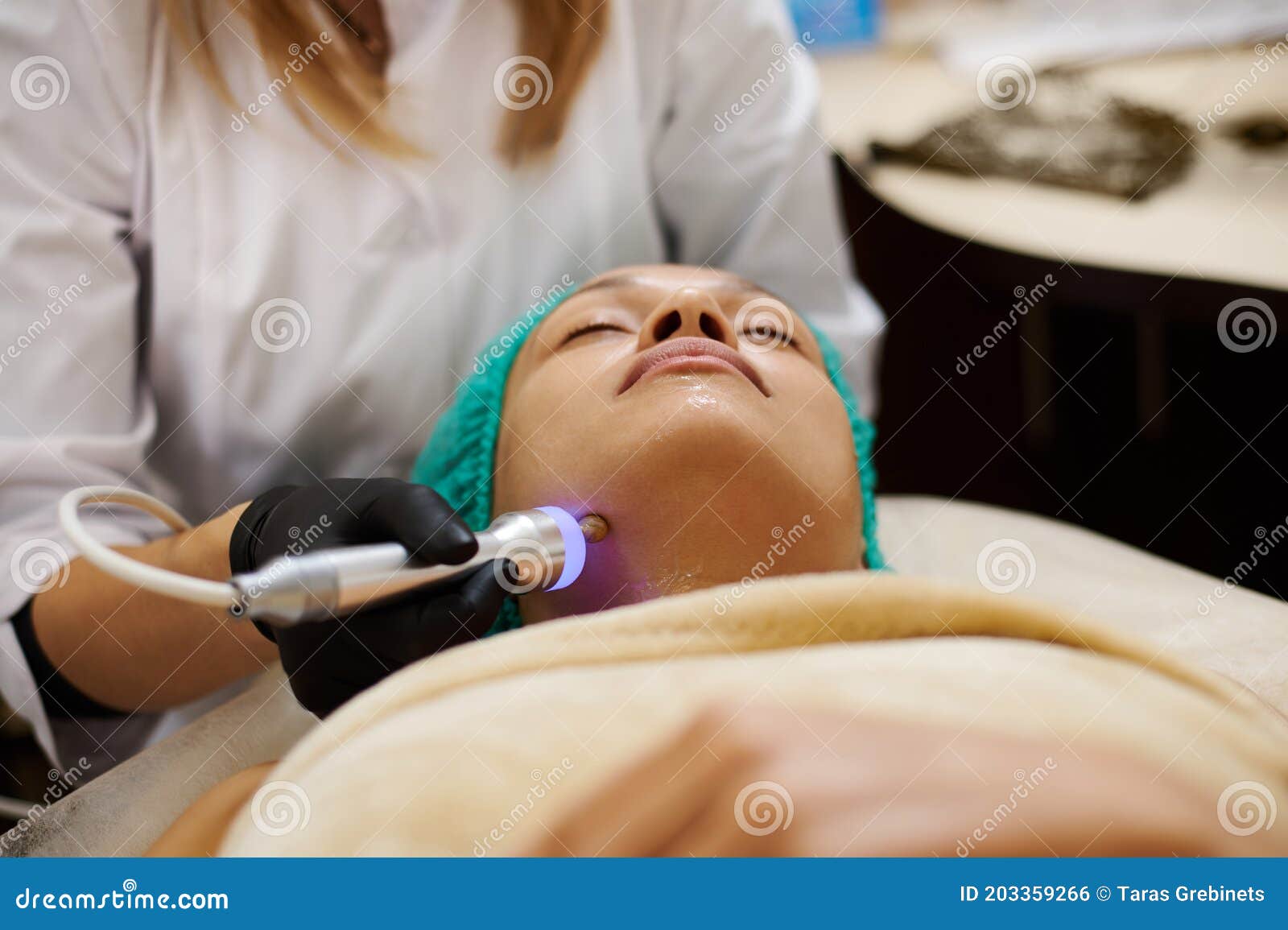 The Process of Performing a Cosmetic Procedure Stock Photo - Image of ...