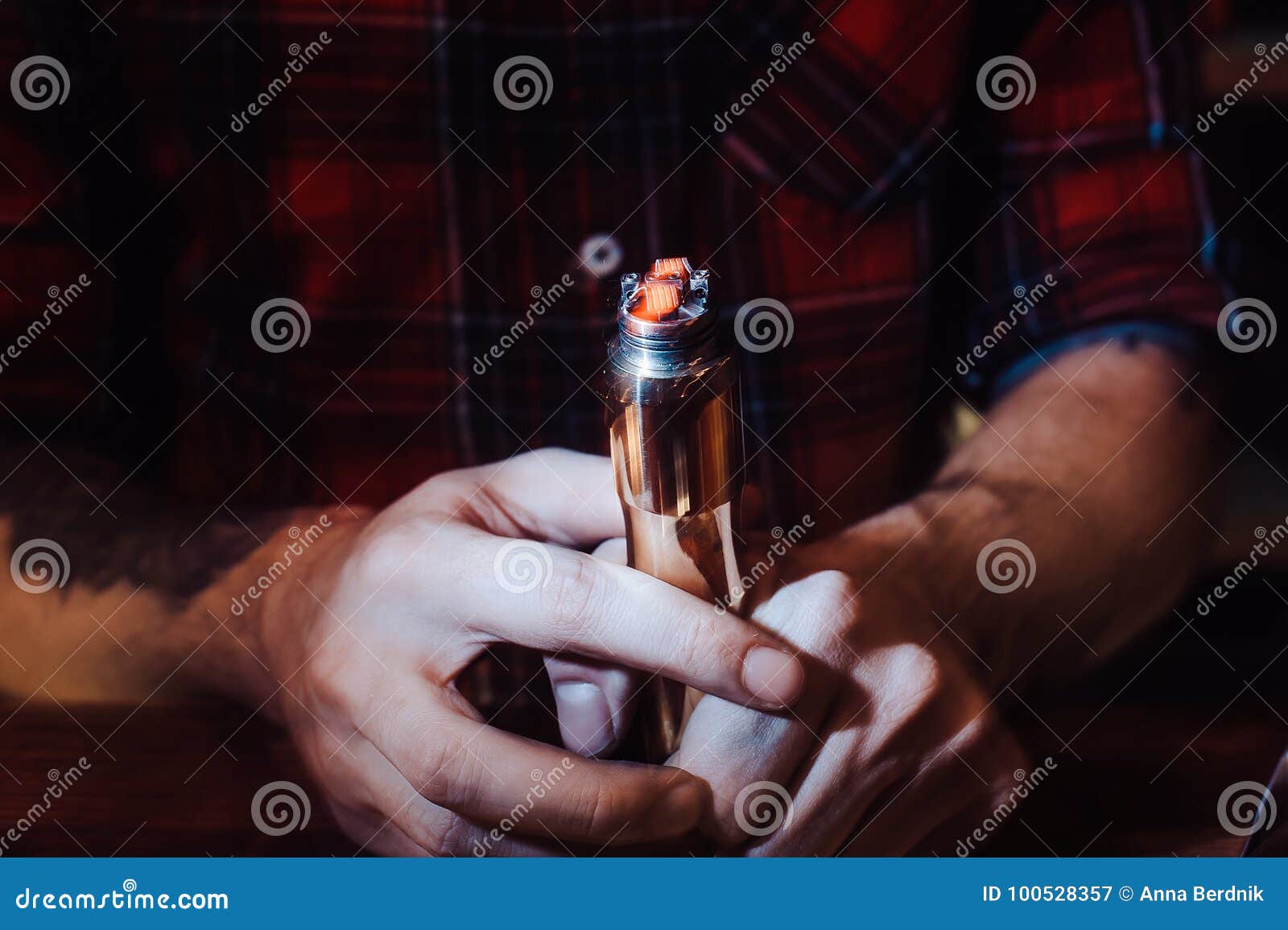 The Process Of Servicing The Mechanical Vape Device. Master Replace ...