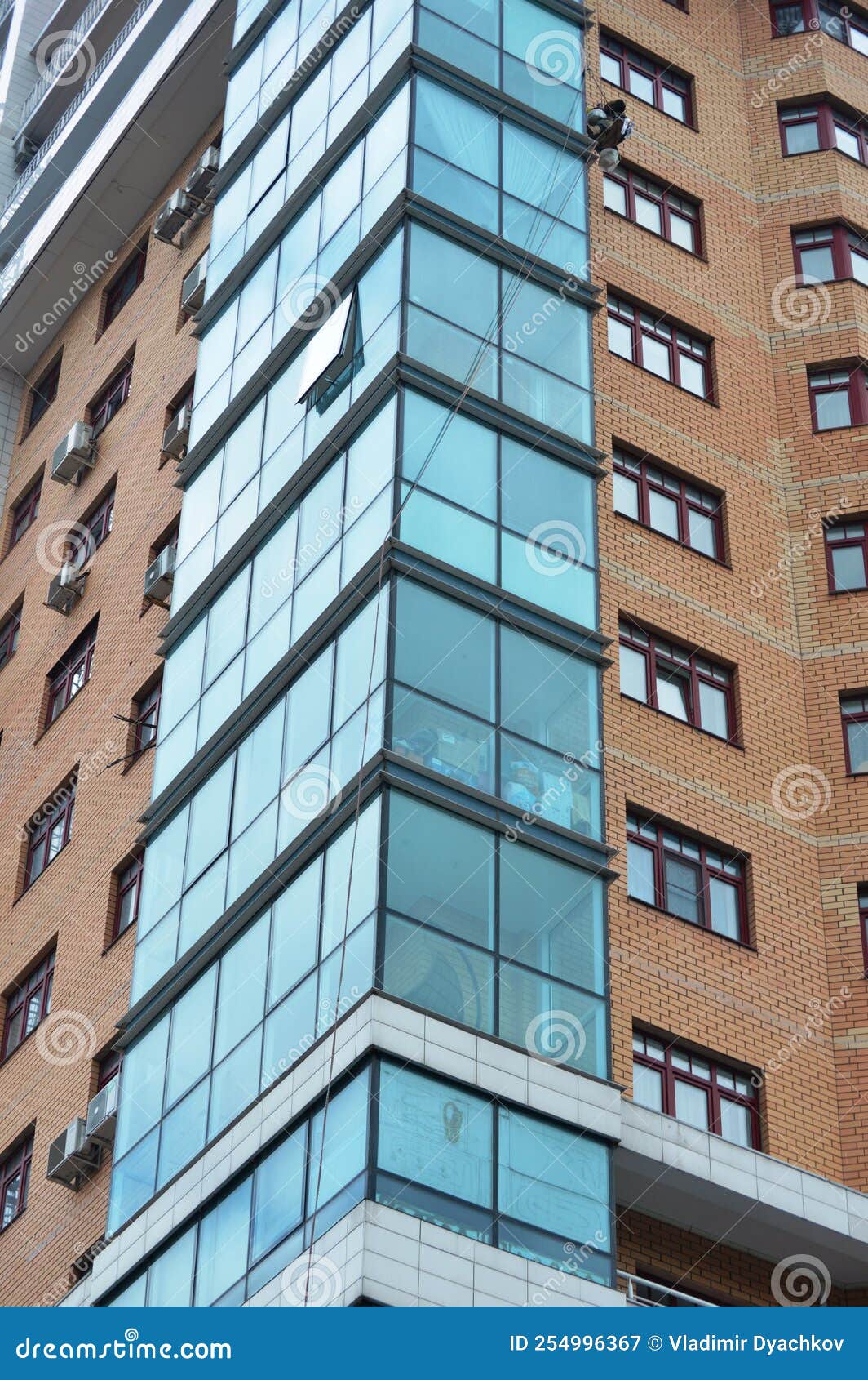 Skyscraper window cleaning stock image. Image of person - 254996367