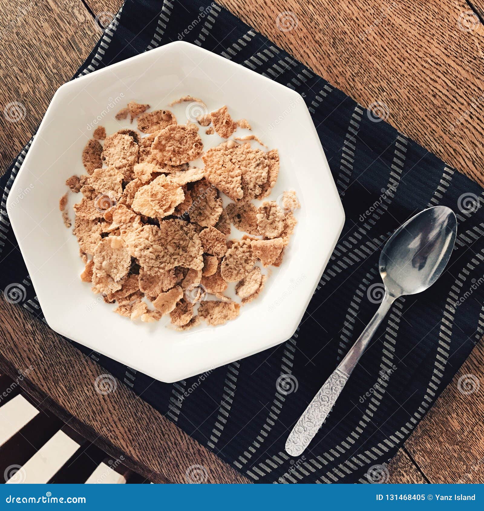 Cereal with Milk in the Bowl Stock Image - Image of cereal, breakfast ...