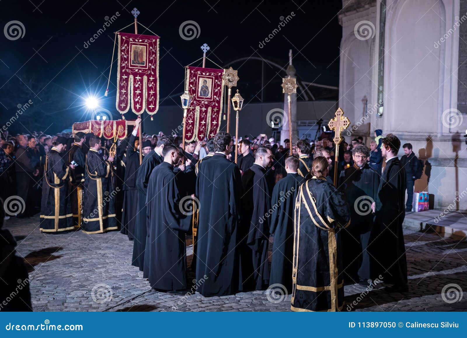 Processione Della Luce Di Pasqua Alla Cattedrale Patriarcale Di ...