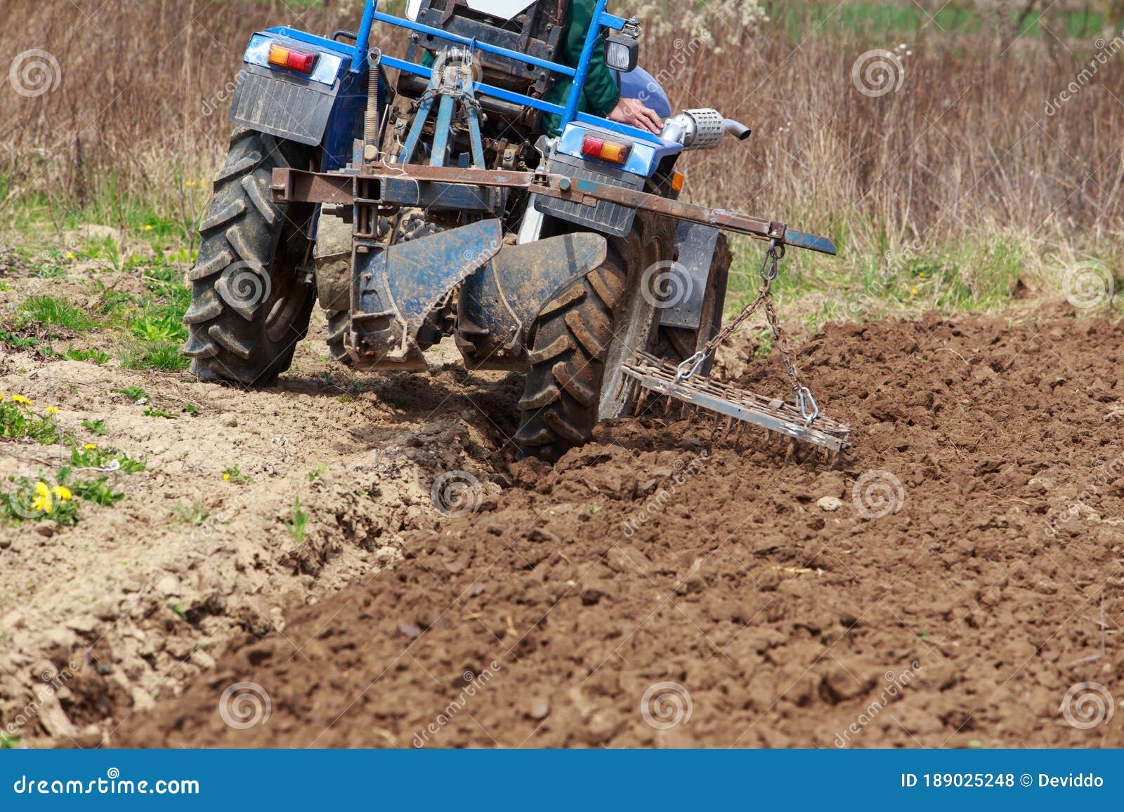 Processo de lavoura foto de stock. Imagem de cultivador - 189025248
