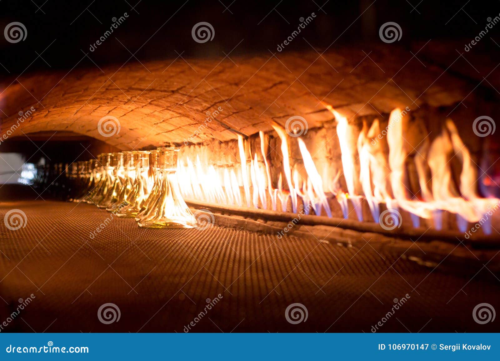 Processus De Fabrication De Fabrications Du Verre Image stock - Image ...