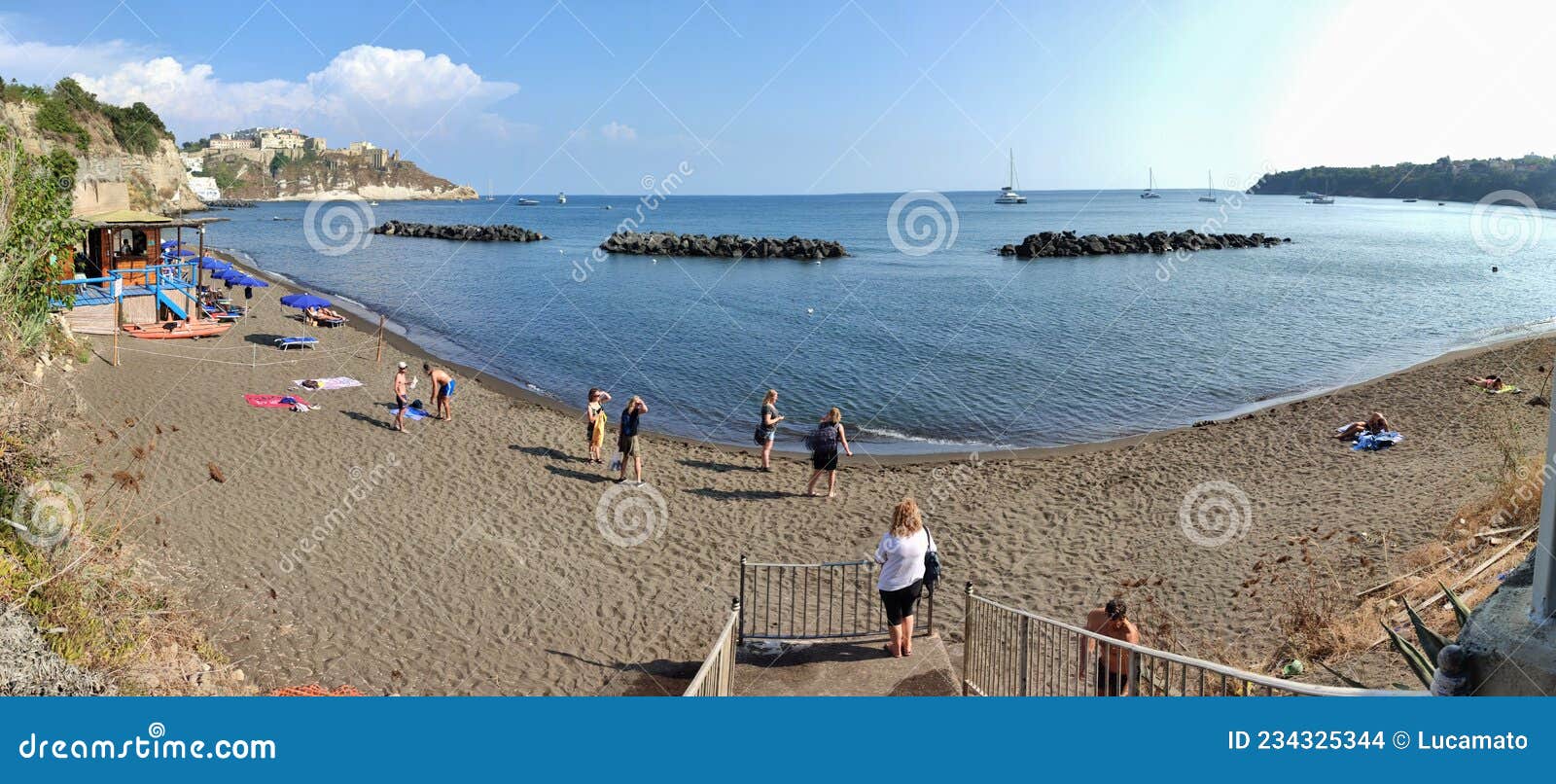 Procida â€“ Panoramica Della Spiaggia Della Chiaia Editorial Stock ...
