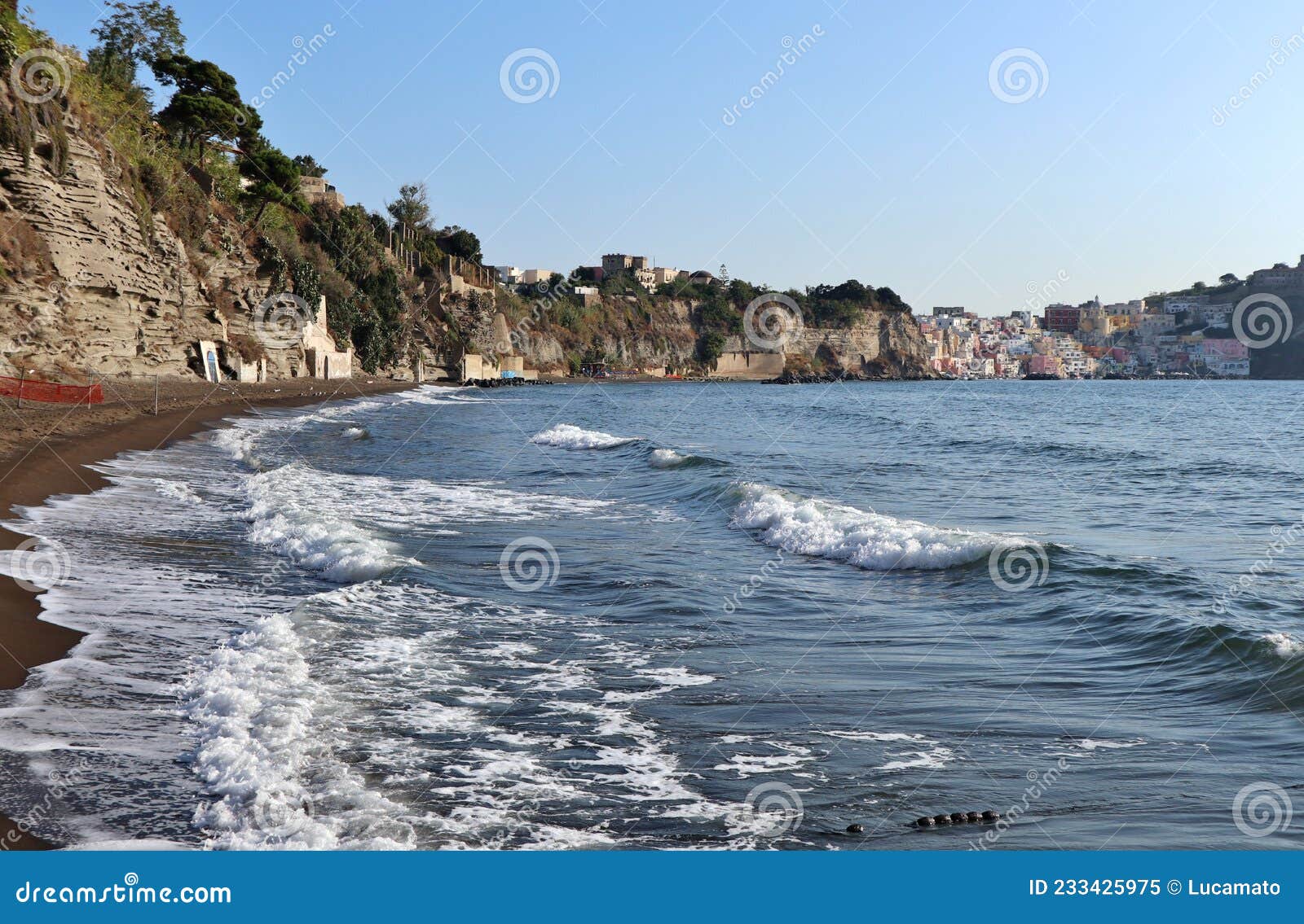 Procida â€“ Spiaggia Della Chiaia Verso Corricella Stock Image - Image ...