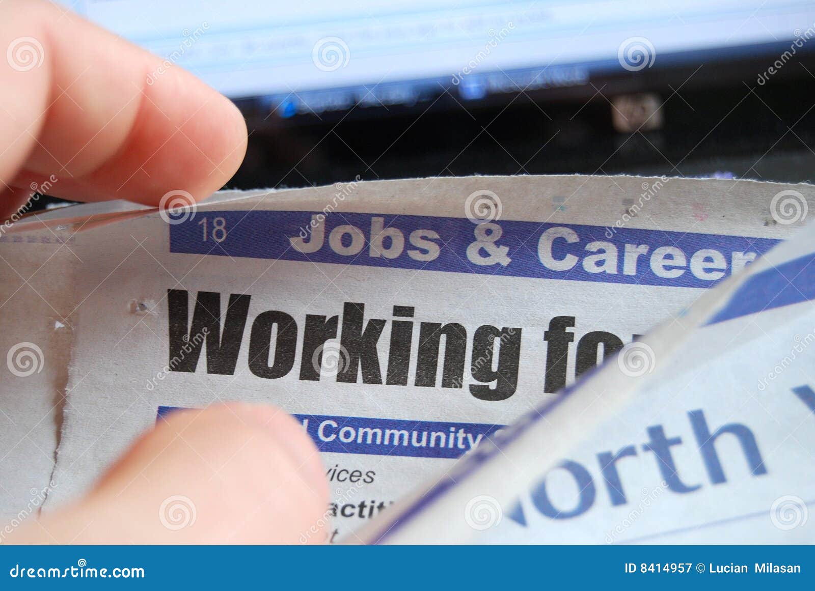 Procurando um trabalho imagem de stock. Imagem de classificado - 8414957