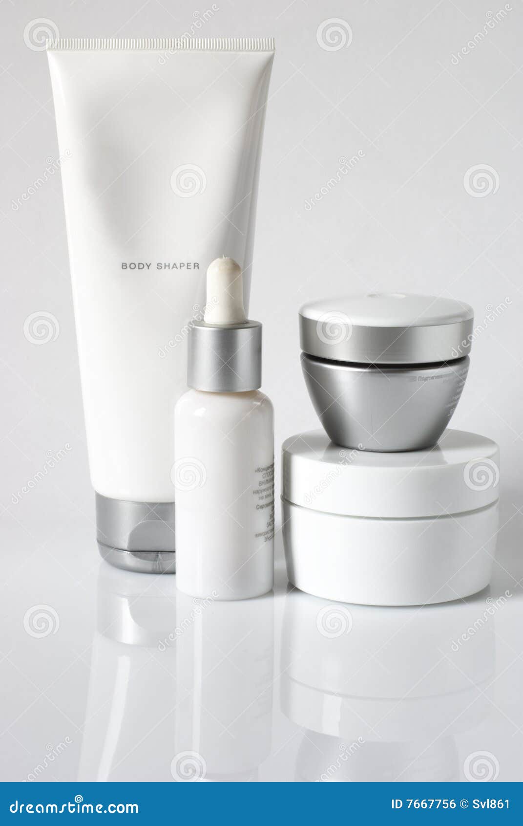 Prodotti cosmetici fotografia stock. Immagine di balsamo - 7667756