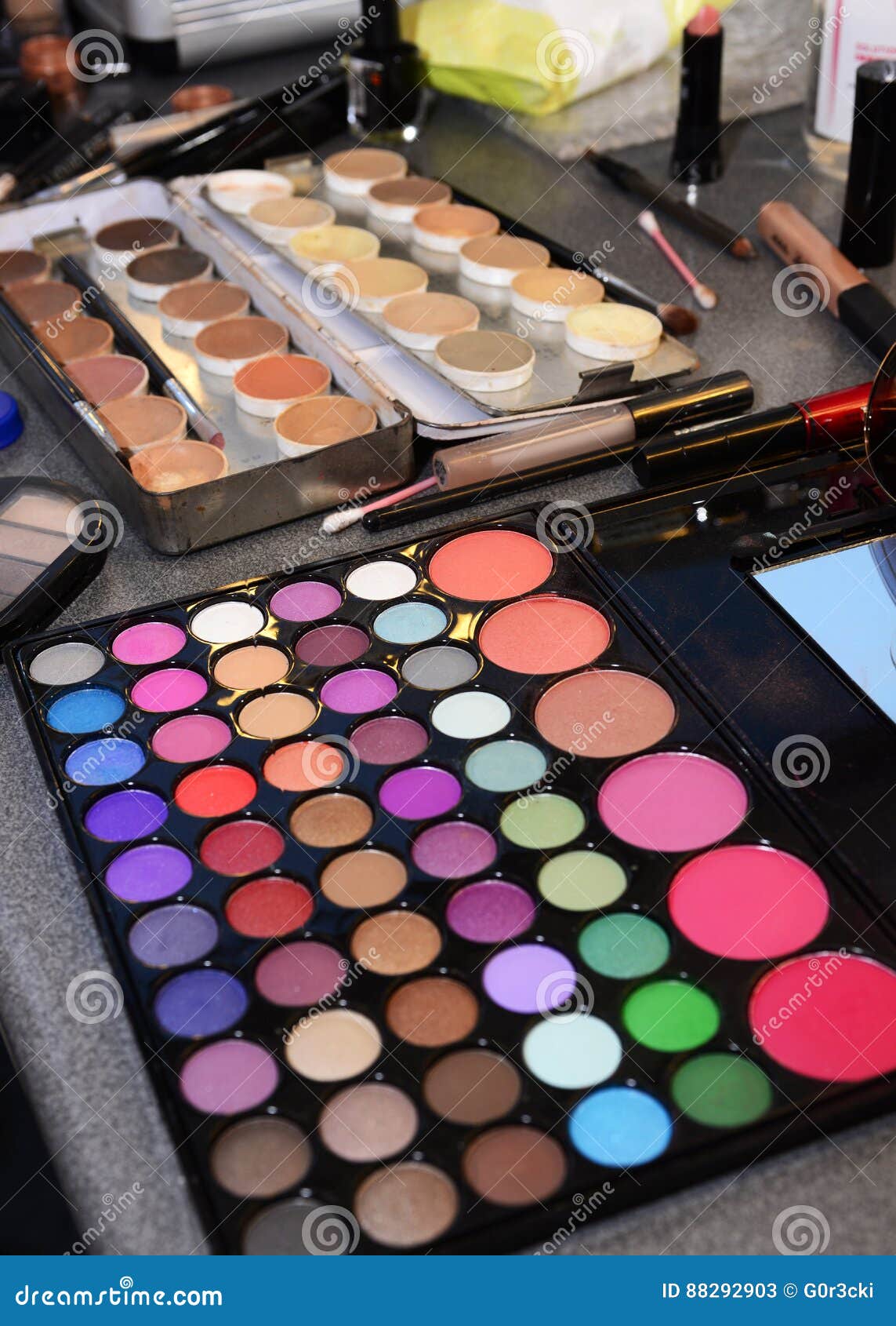 Prodotti Di Bellezza Variopinti, Cosmetico E Trattamenti Di Bellezza ...