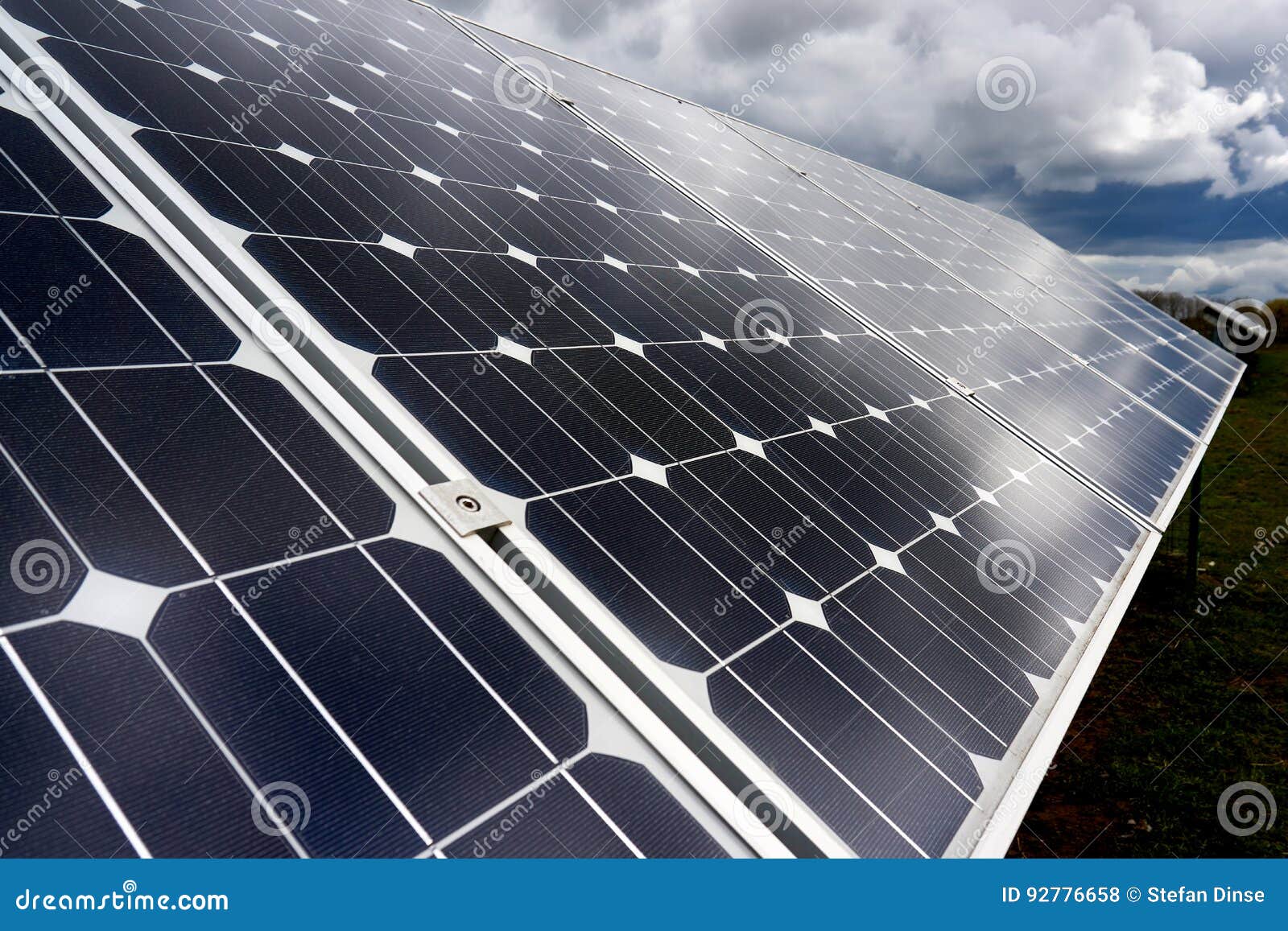 Producera elektrisk energi arkivfoto. Bild av panel, energi - 92776658