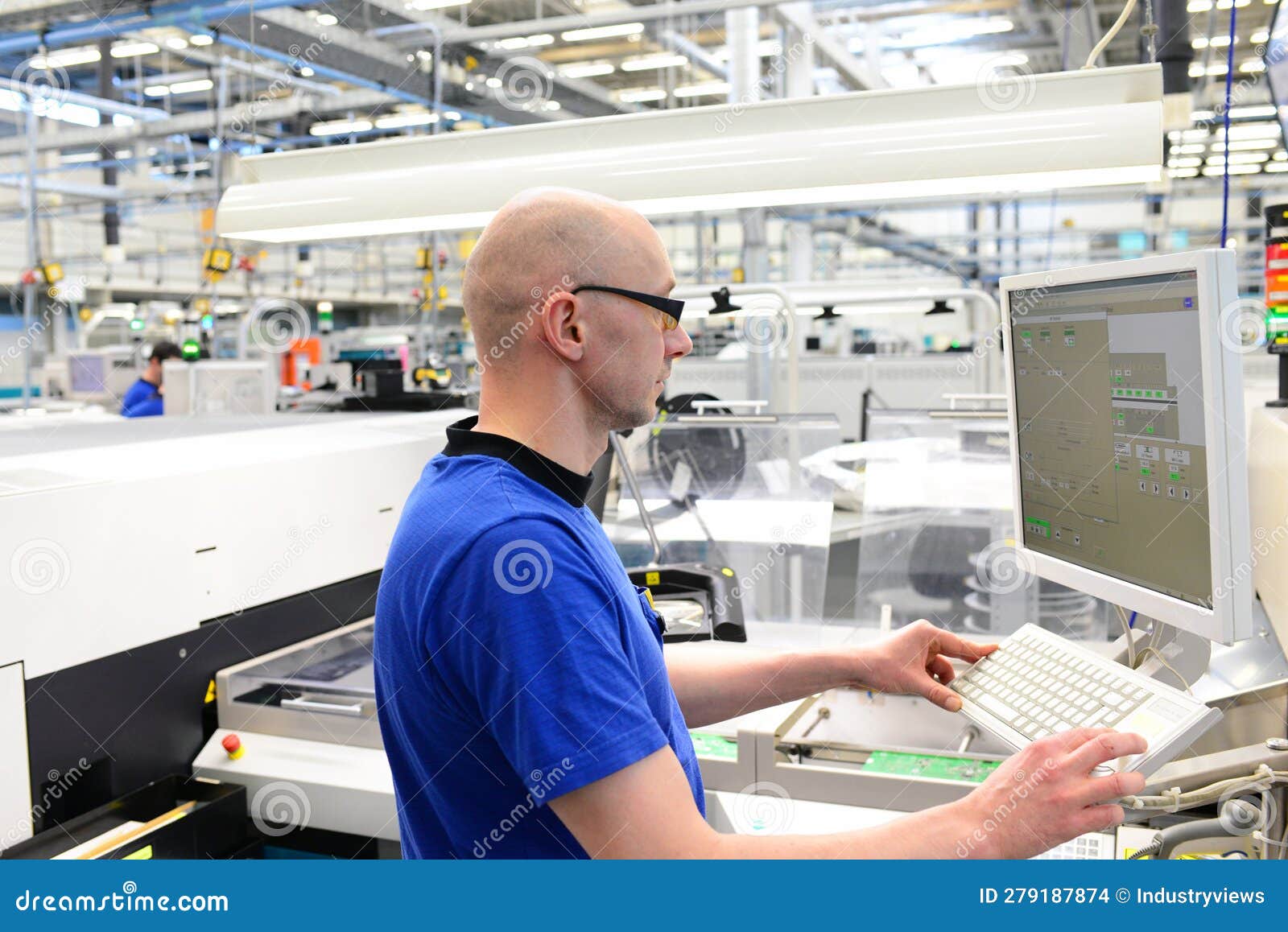 Production and Assembly of Microelectronics in a Hi-tech Factory - Man ...