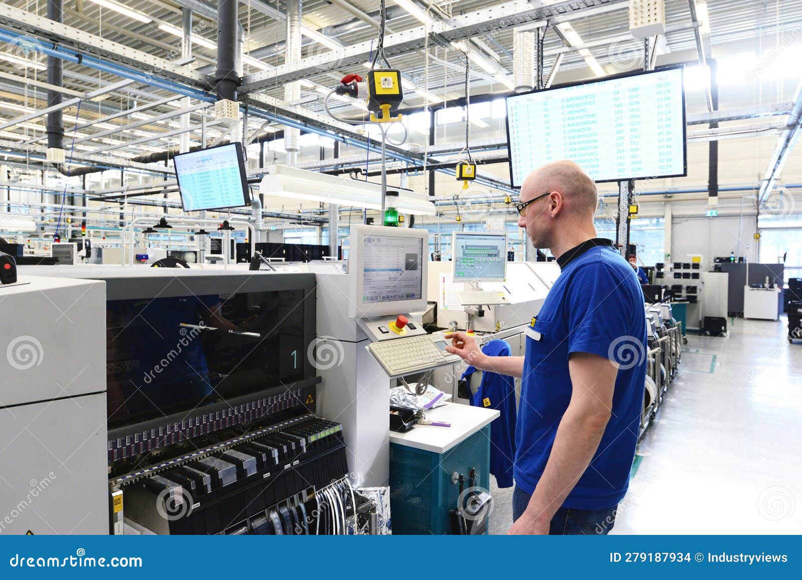 Production and Assembly of Microelectronics in a Hi-tech Factory - Man ...