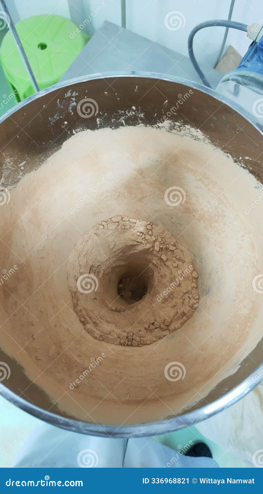 Image Production of Compact Powder in a Cosmetic Factory Stock Image ...