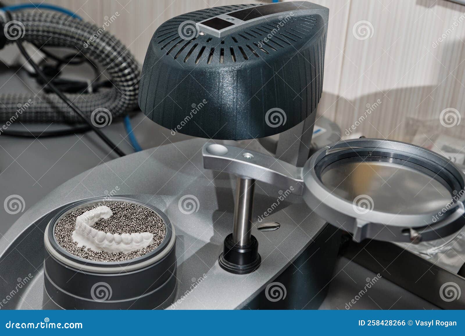 Production Process of the Clear Aligner. Orthodontic Clear Aligner ...