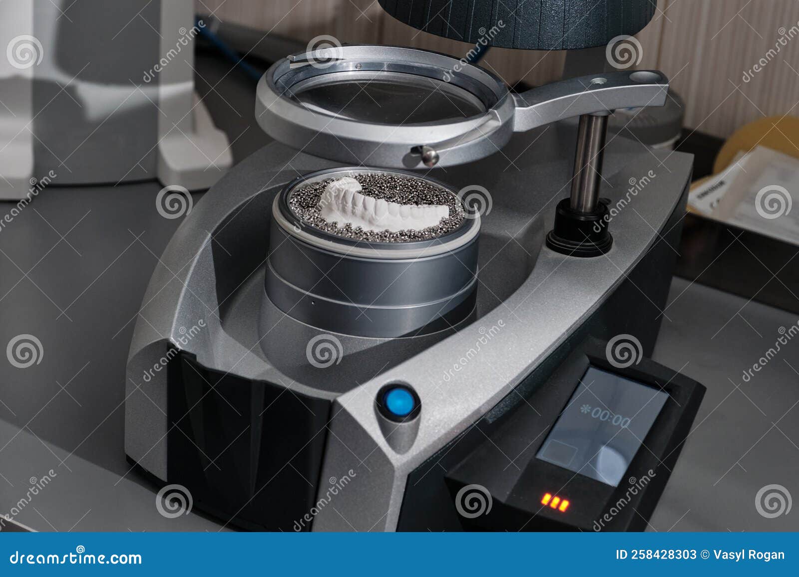 Production Process of the Clear Aligner. Orthodontic Clear Aligner ...