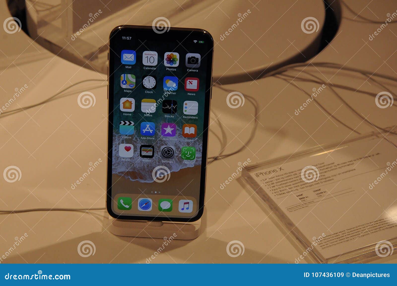 Productos De Apple, Iphone X O Iphone 10 Imagen de archivo editorial ...