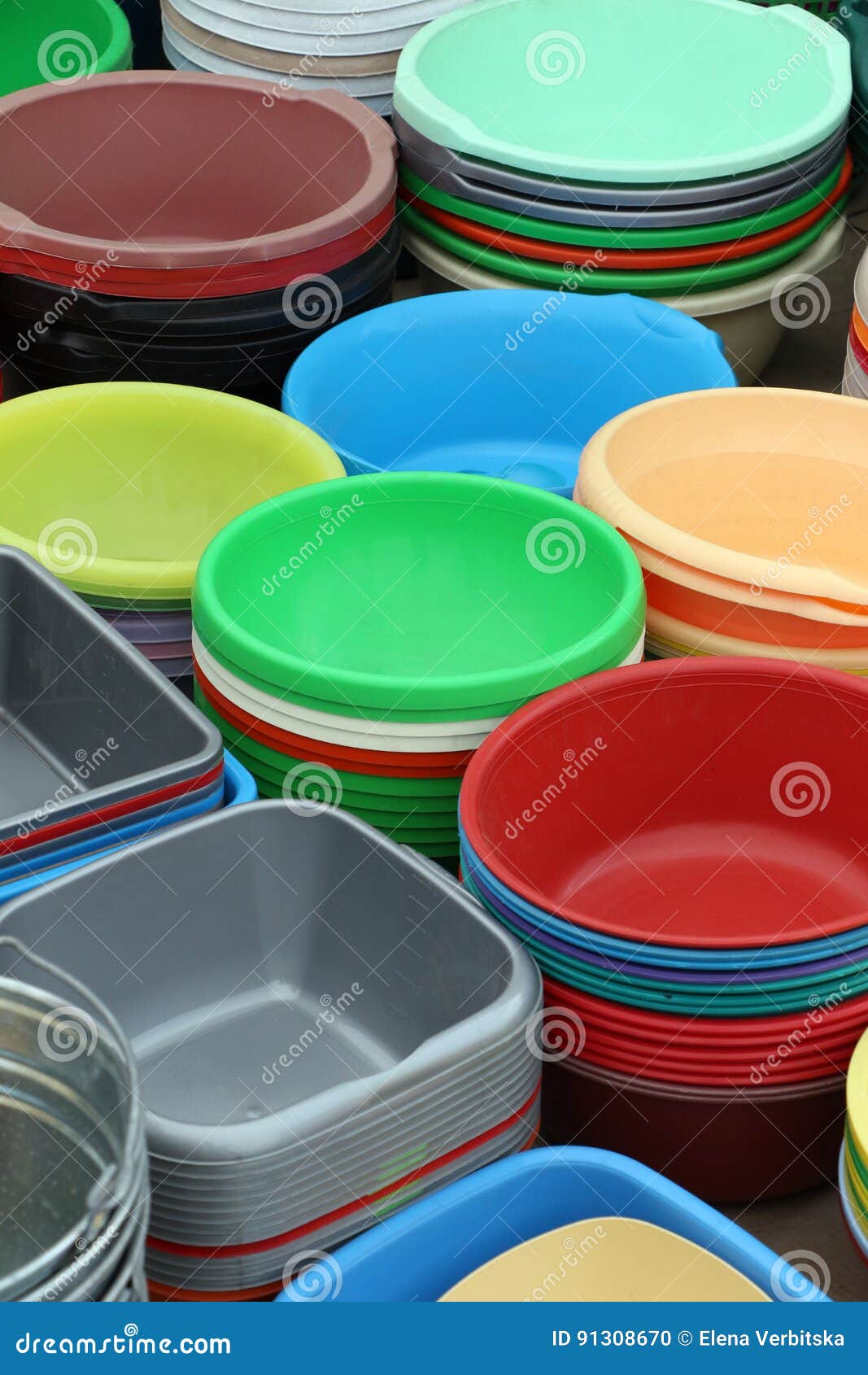 Productos Plásticos Para El Hogar Foto de archivo - Imagen de ...