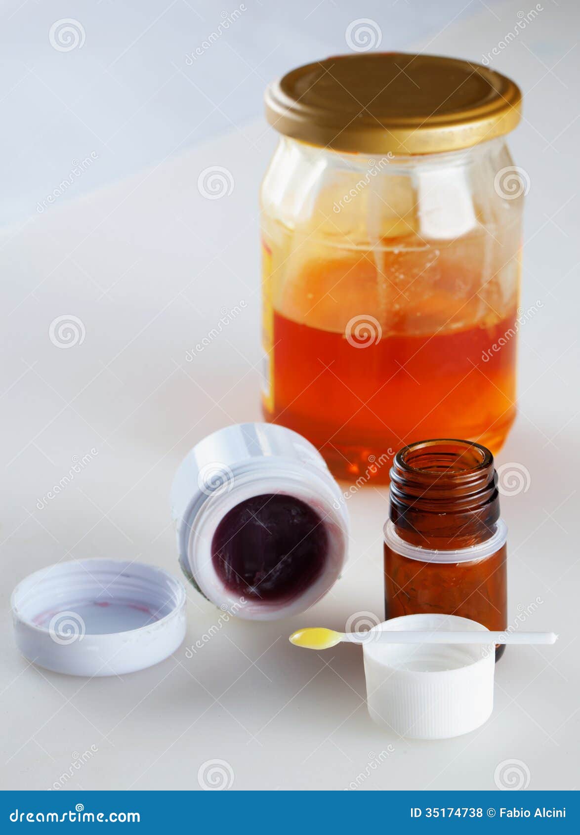 Produits d'abeille photo stock. Image du venin, remède - 35174738