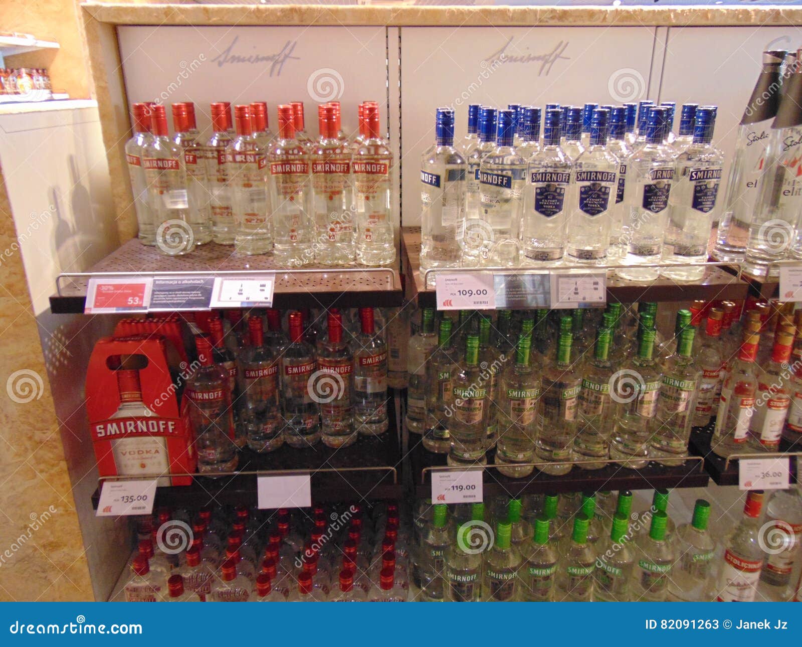 Produits D'alcool De Vodka De Smirnoff Photo stock éditorial - Image du ...
