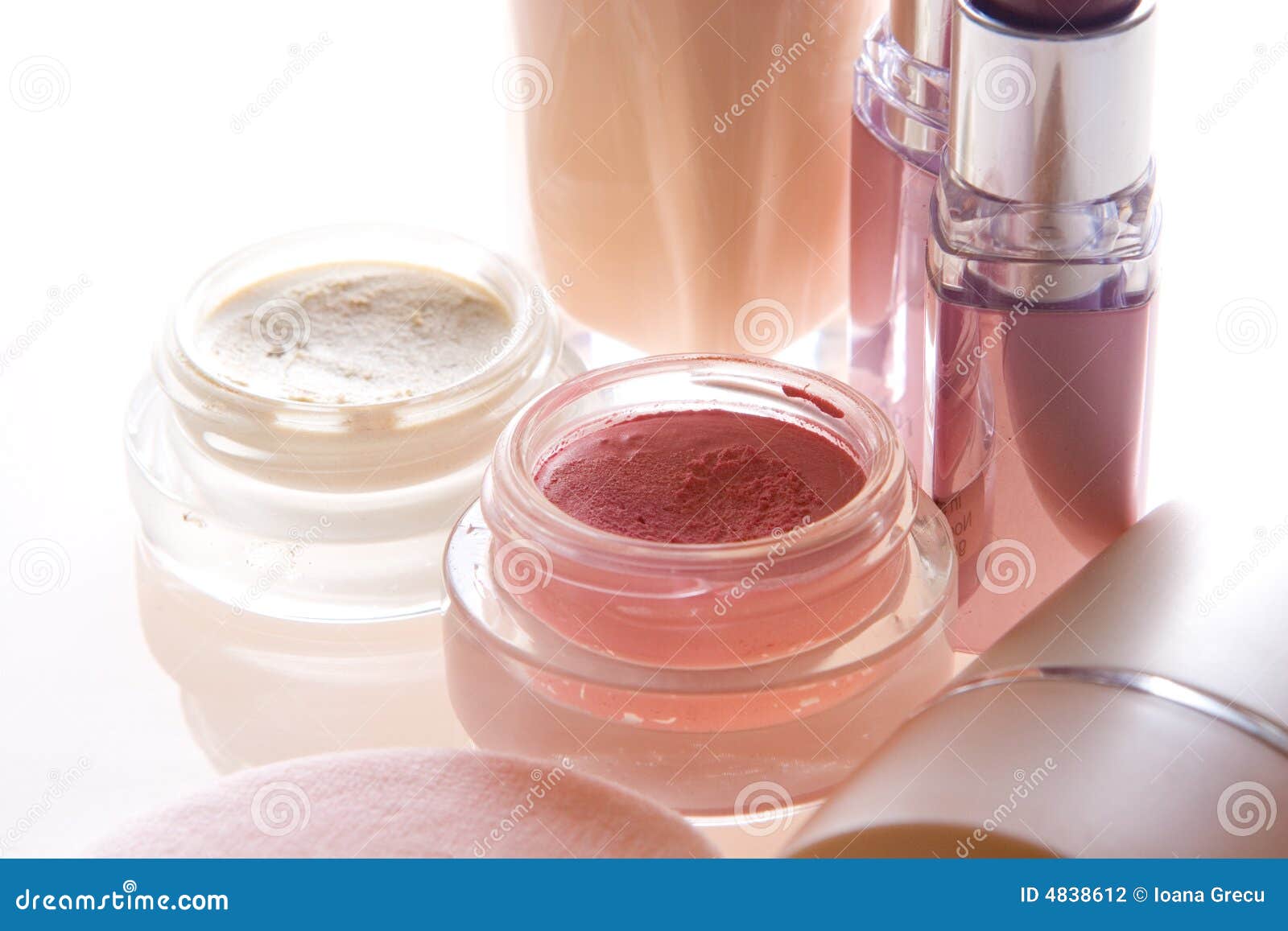 Produits de maquillage photo stock. Image du mode, beau - 4838612