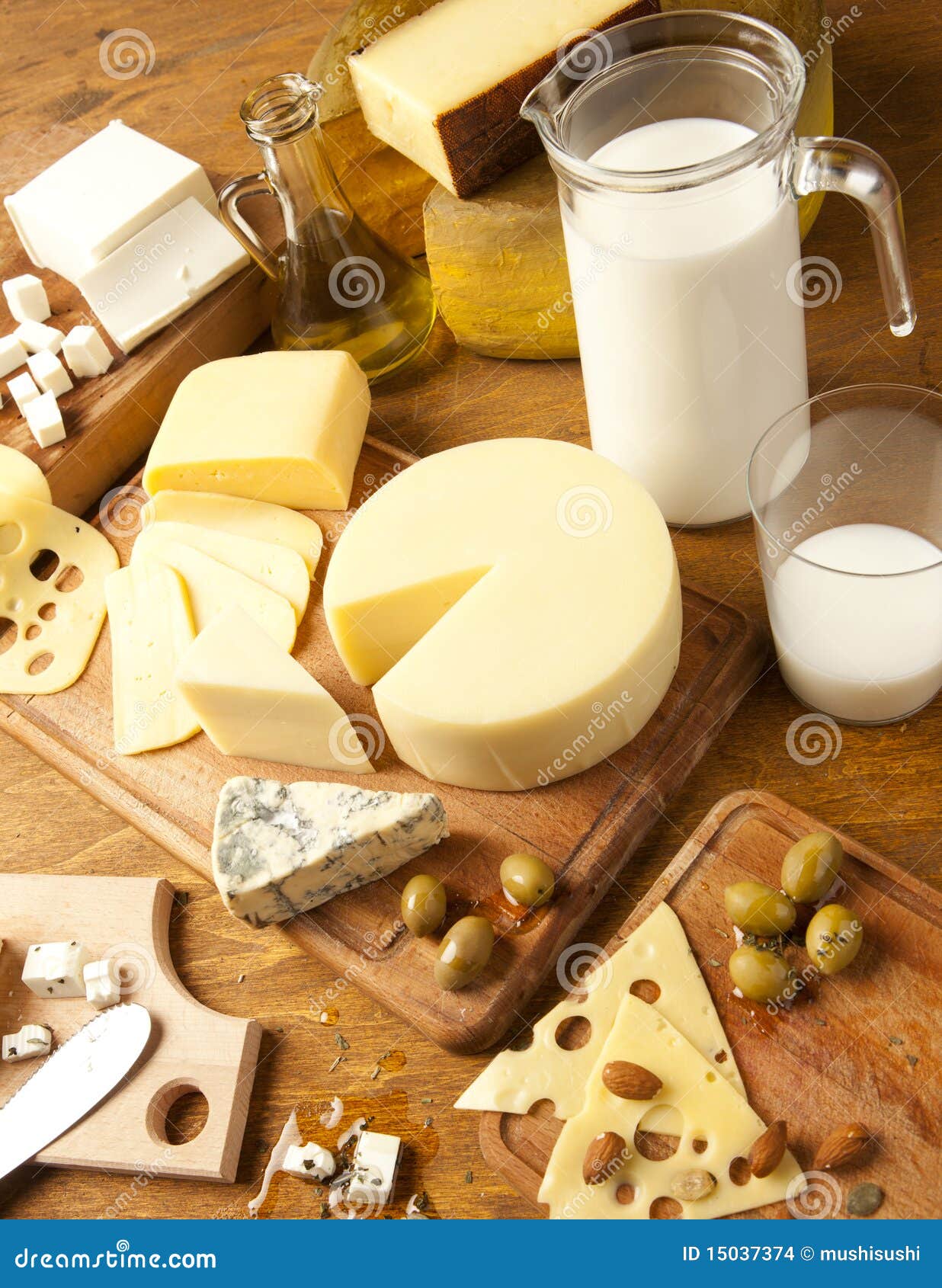 Produits laitiers photo stock. Image du crème, fromage - 15037374