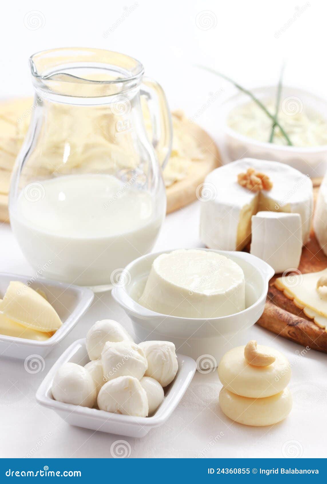 Produits laitiers image stock. Image du épicerie, caillé - 24360855