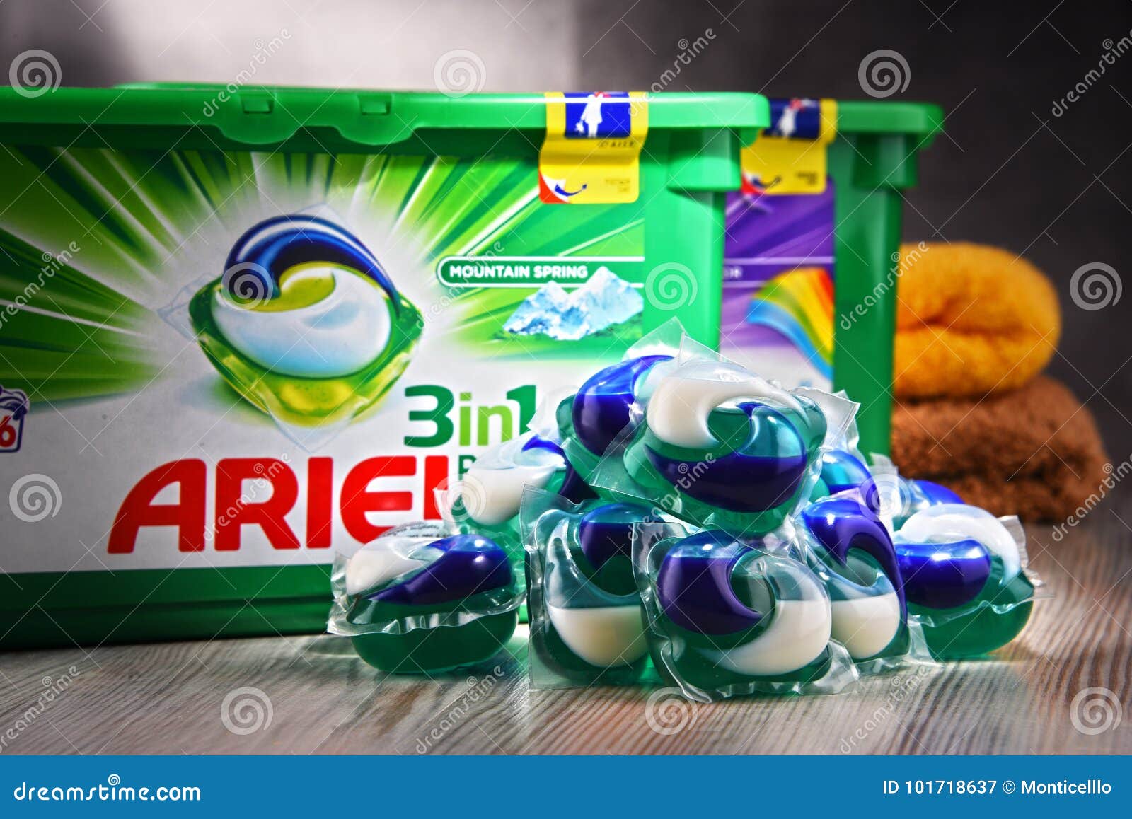 Produtos Do Detergente Para a Roupa De Ariel Fotografia Editorial ...