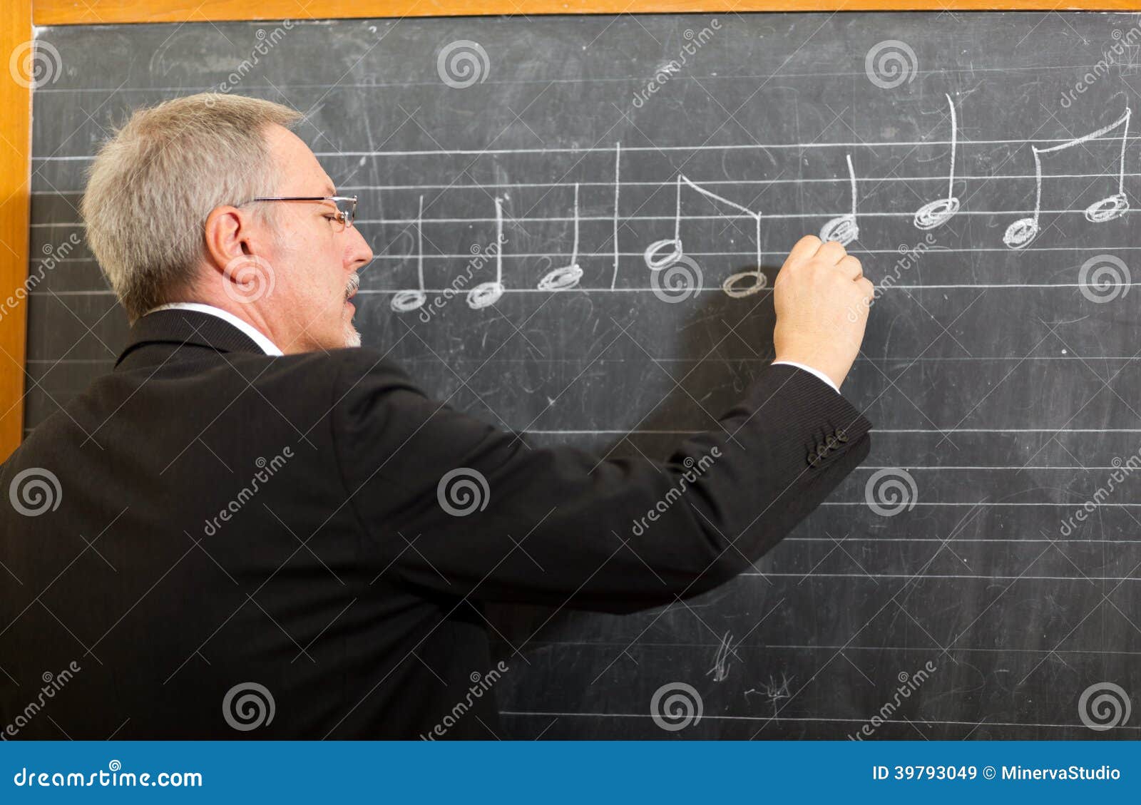 Professeur de musique image stock. Image du connaissance - 39793049