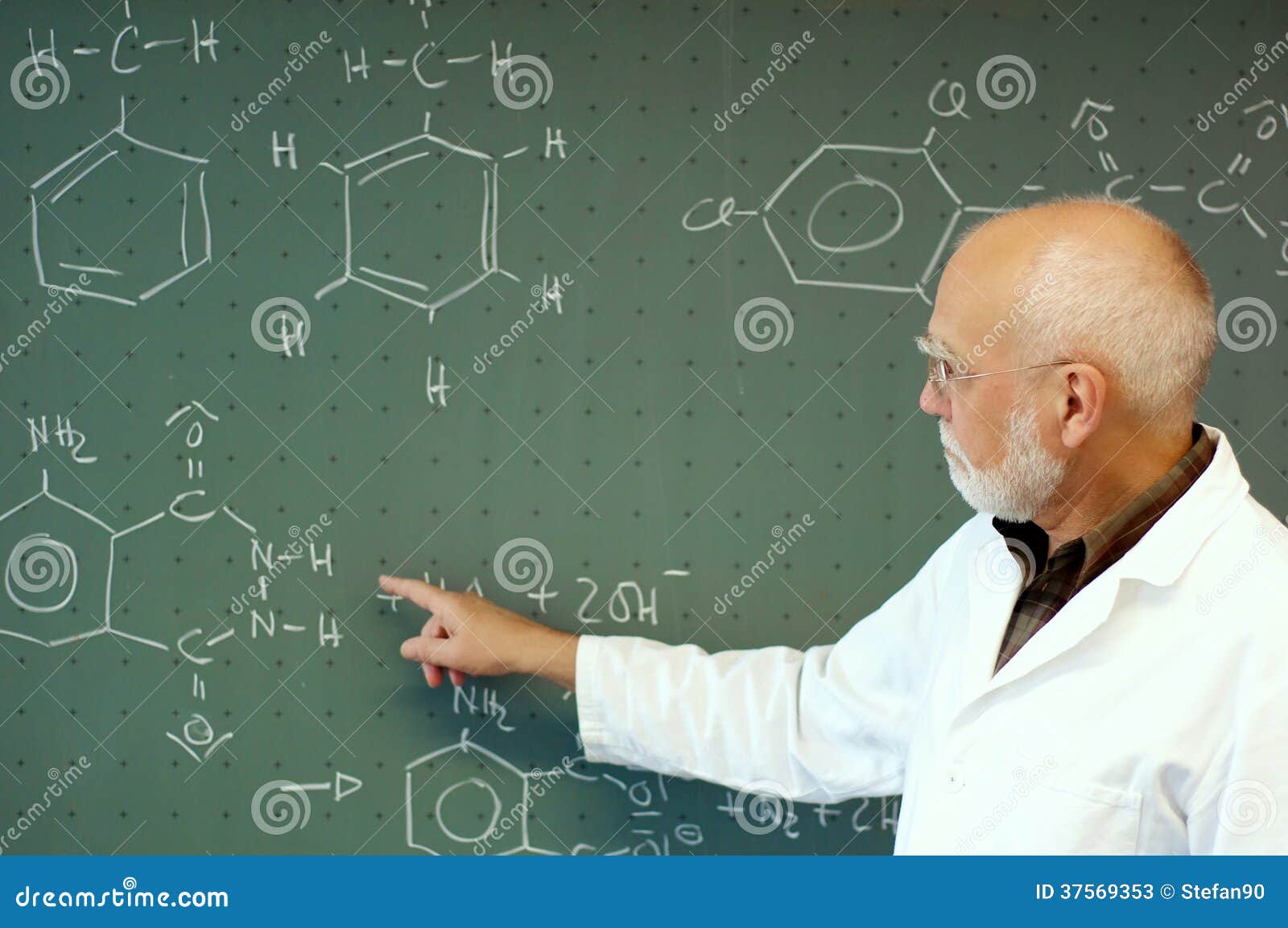Professeur Devant Sa Classe Au Tableau Noir Image stock - Image du ...
