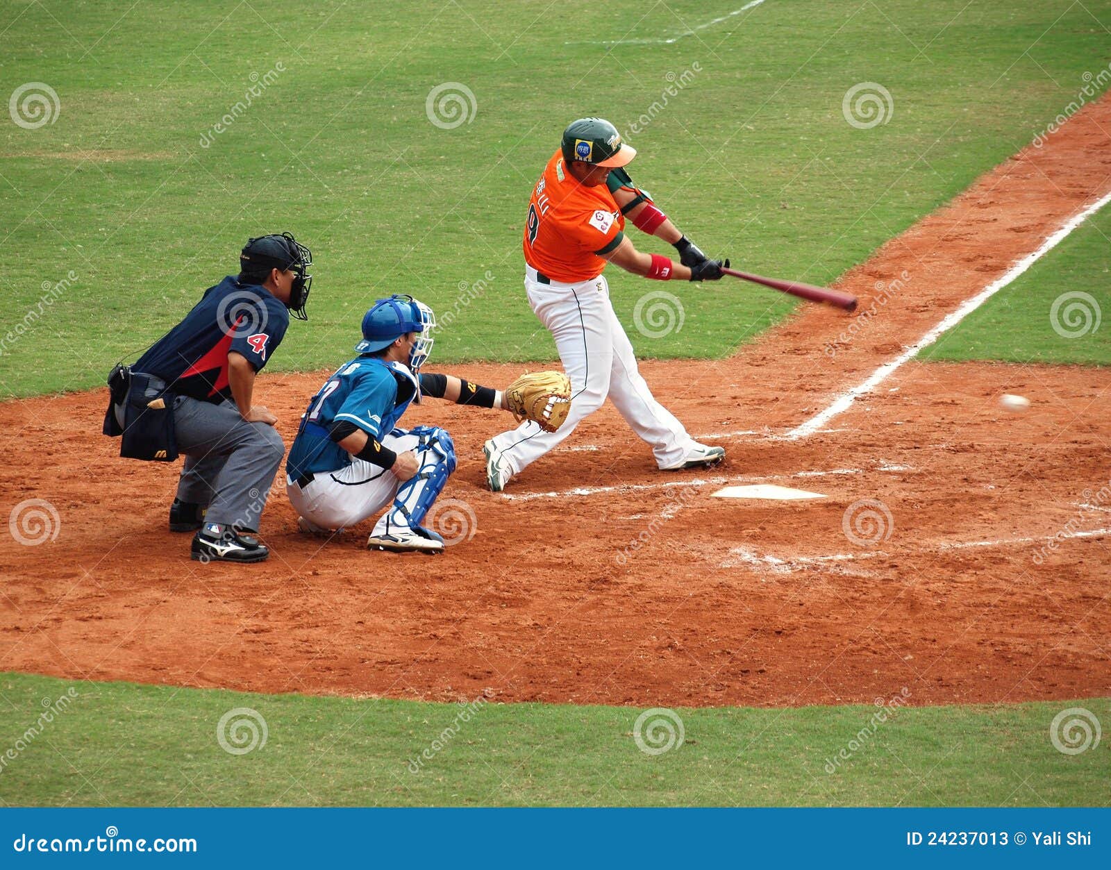 Professional Baseball Game editorial stock photo. Image of field - 24237013
