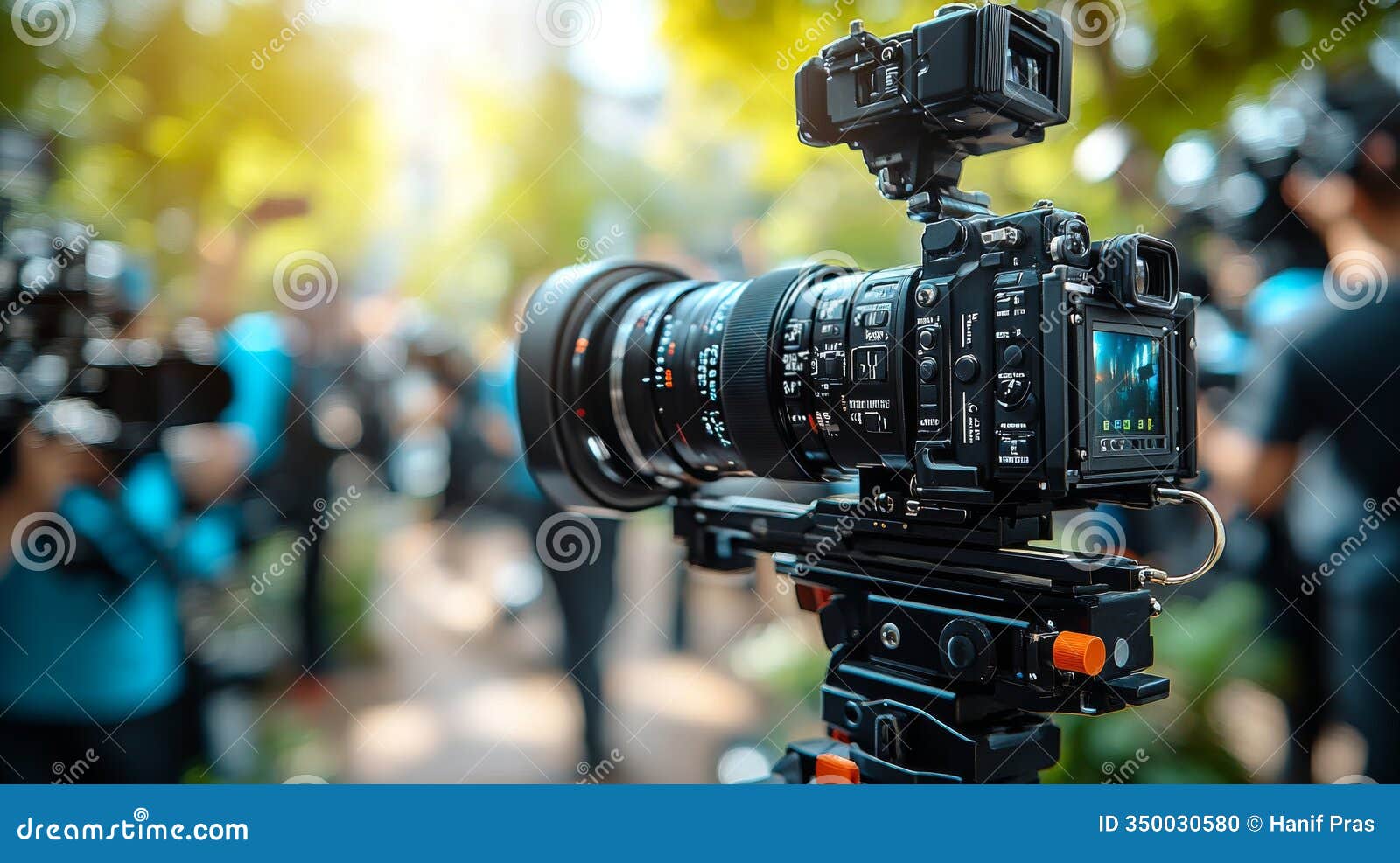 Professional Cameraman Filming Event Stock Illustration - Illustration ...