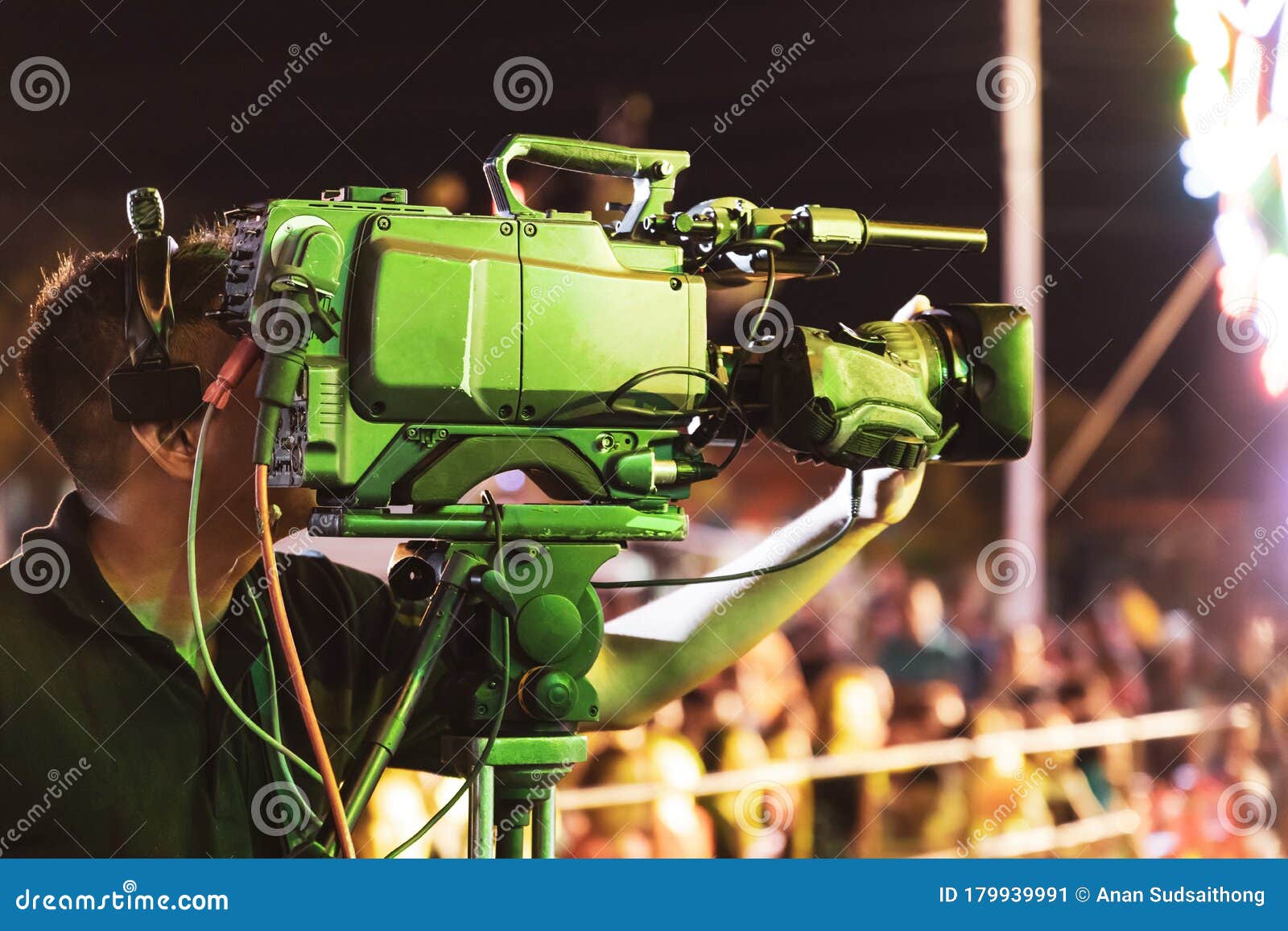 Professional Digital Video Camera Technician. Videographer with ...