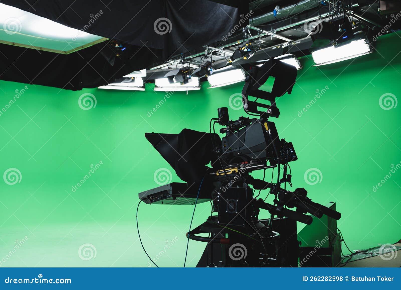 Professional Green Box Tv Studio. Prompter Camera and Studio Lights ...