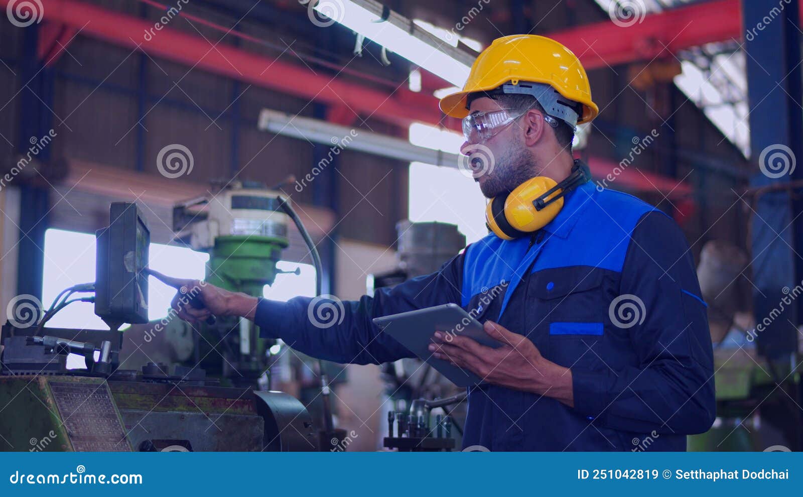 Professional Maintenance Engineer, Technician Worker, Repairman Wear ...