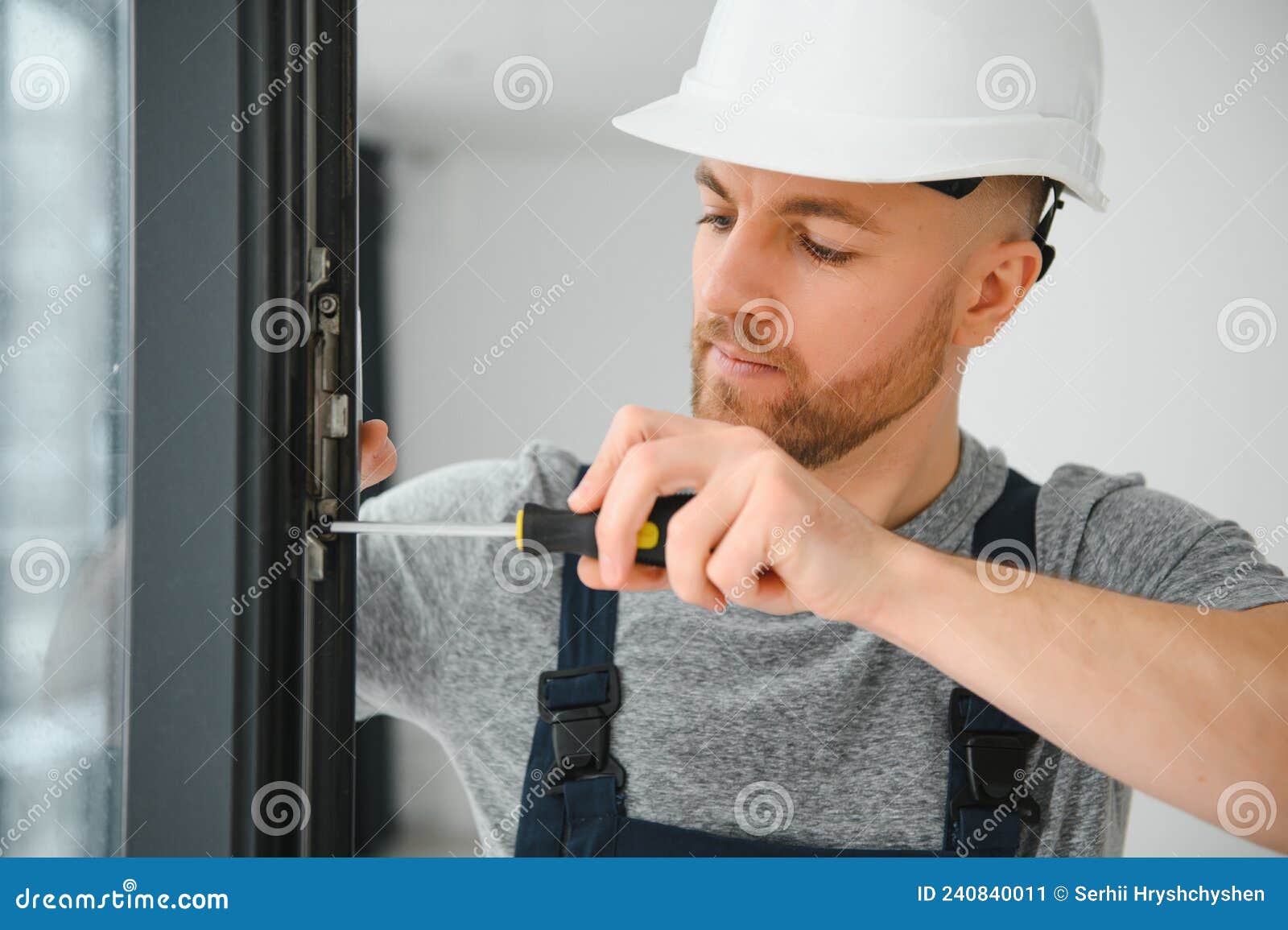 Professional Master at Repair and Installation of Windows, at Work ...