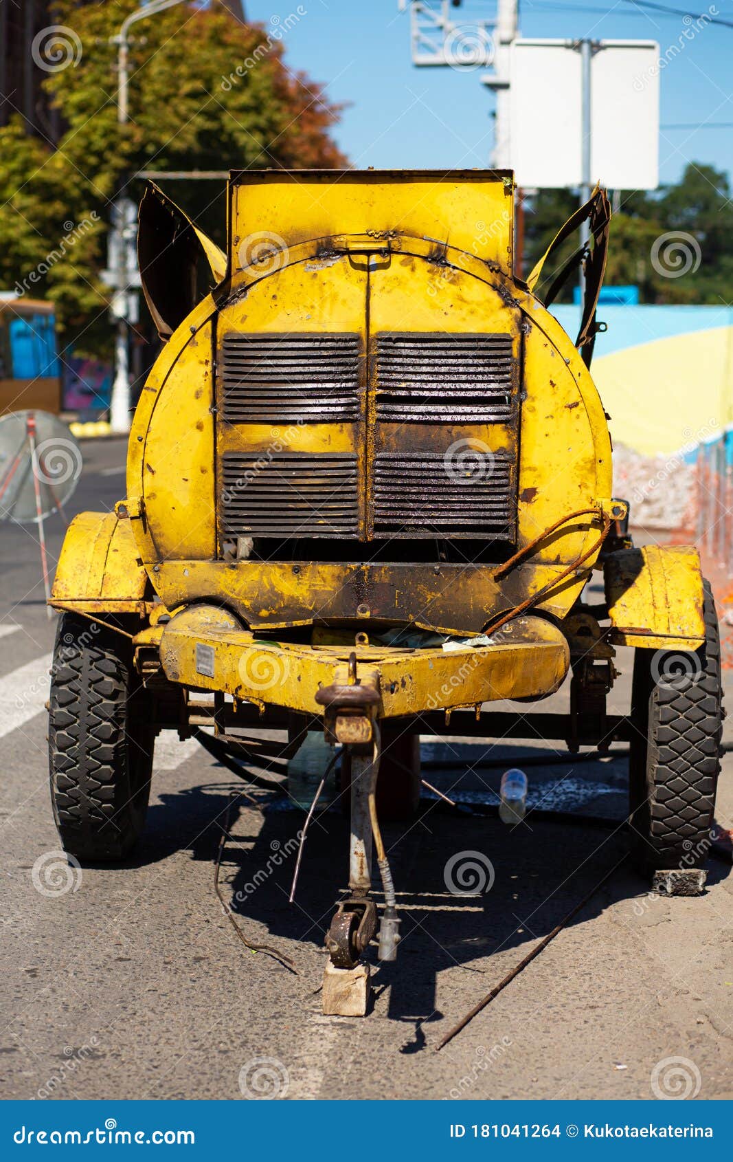 Professional Mobile Pneumatic Compressor for Road Repair Work. Work ...