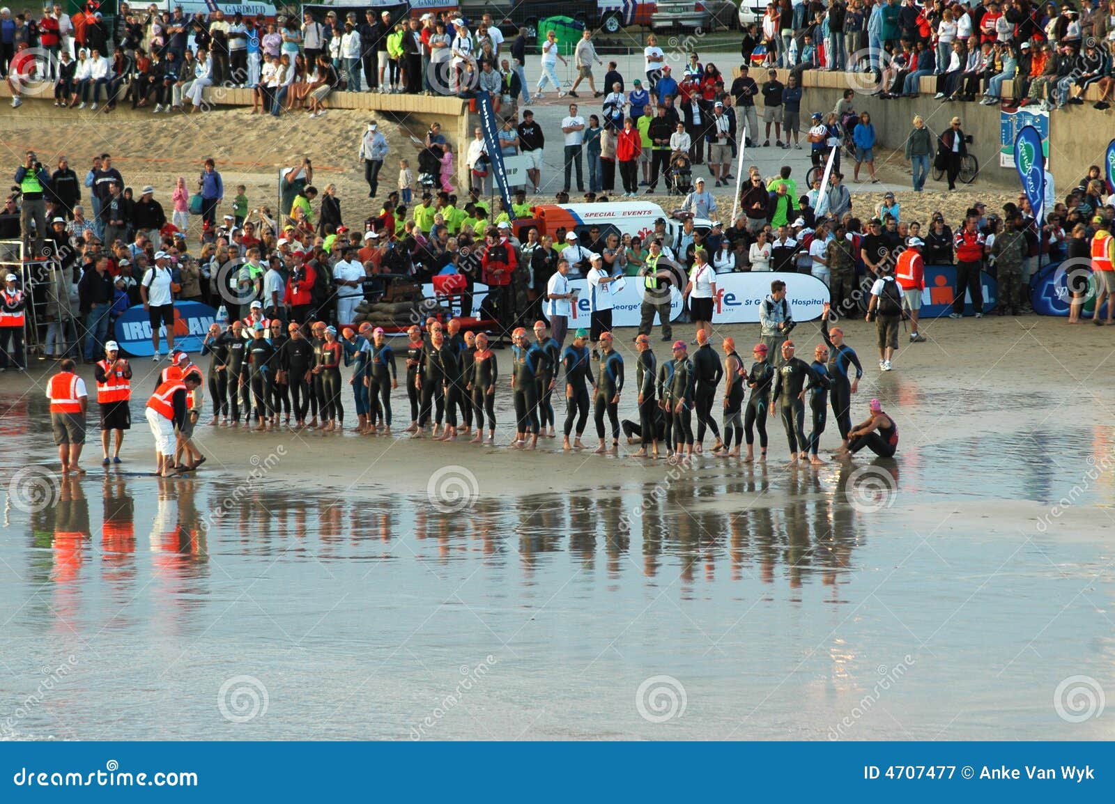 Professional triathletes editorial photography. Image of extreme - 4707477