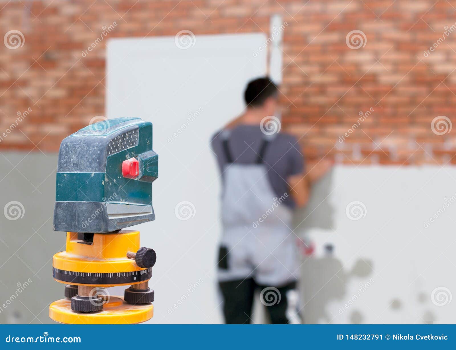 Professional Worker Lays Bricks on the Wall Using Laser Level Stock ...