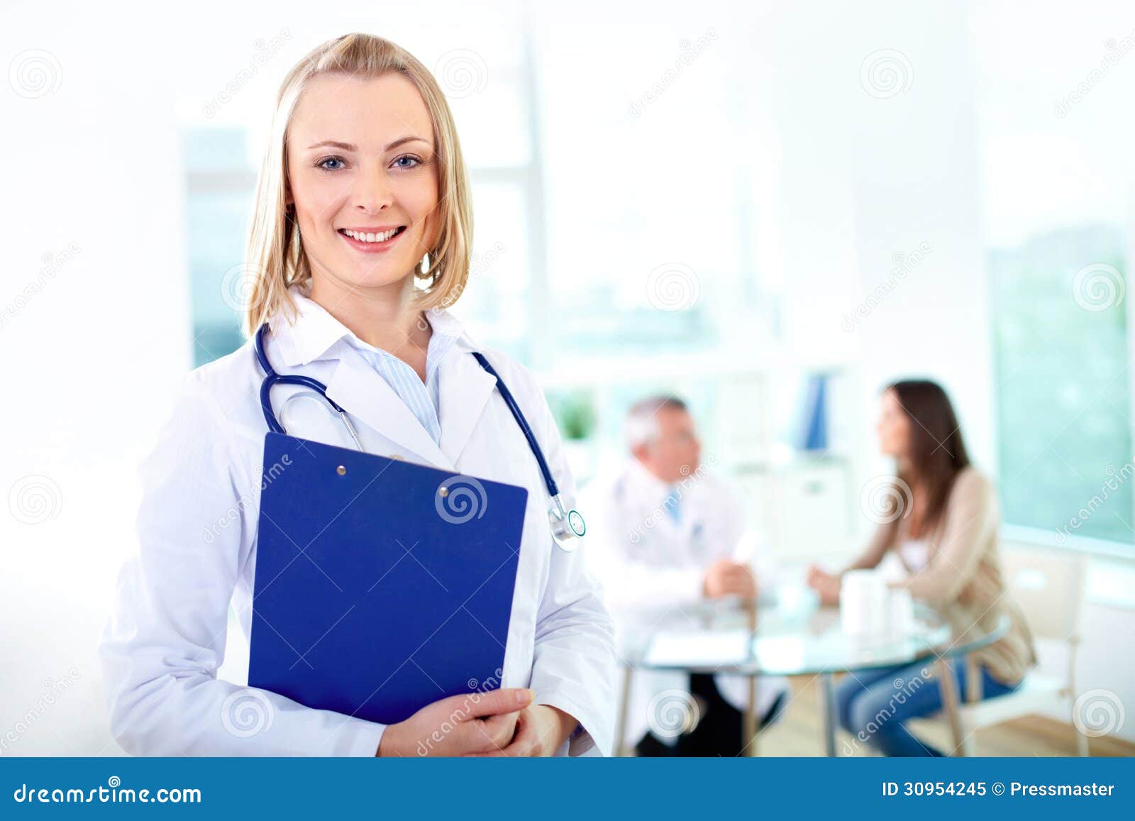 Professionista adorabile immagine stock. Immagine di sorridere - 30954245