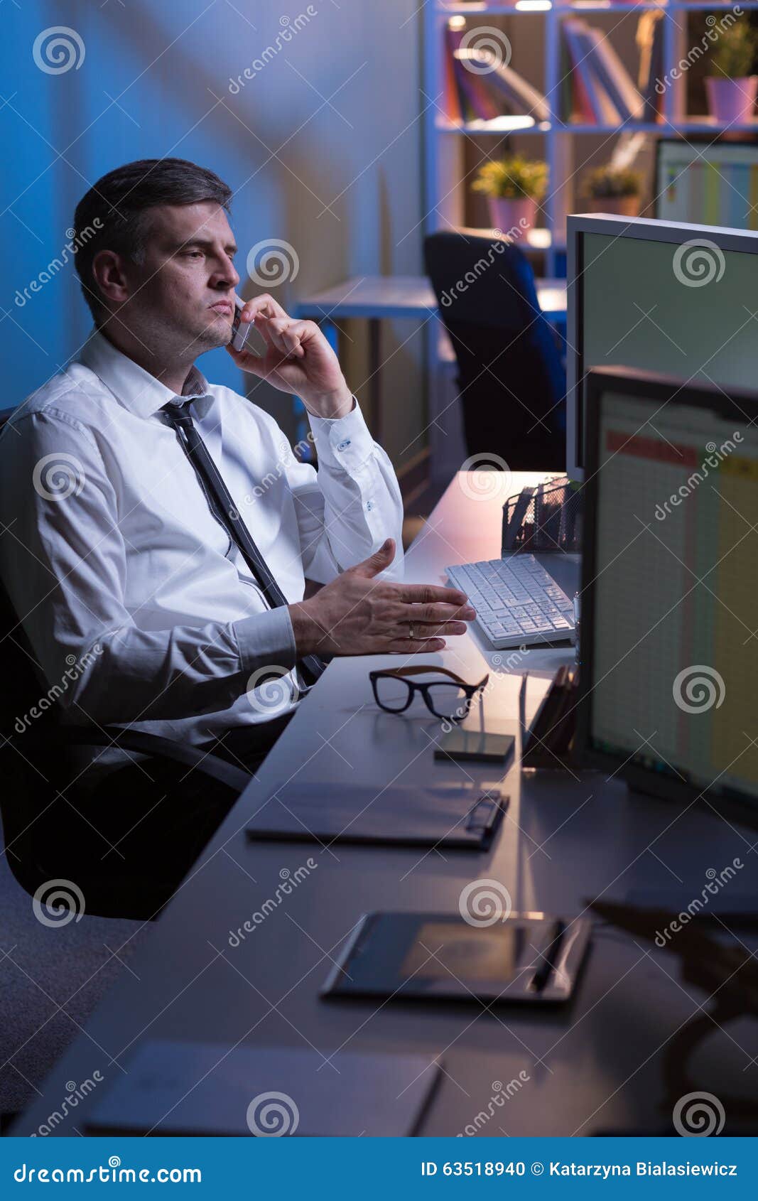 Professionista in Un Lavoro Fotografia Stock - Immagine di interno ...