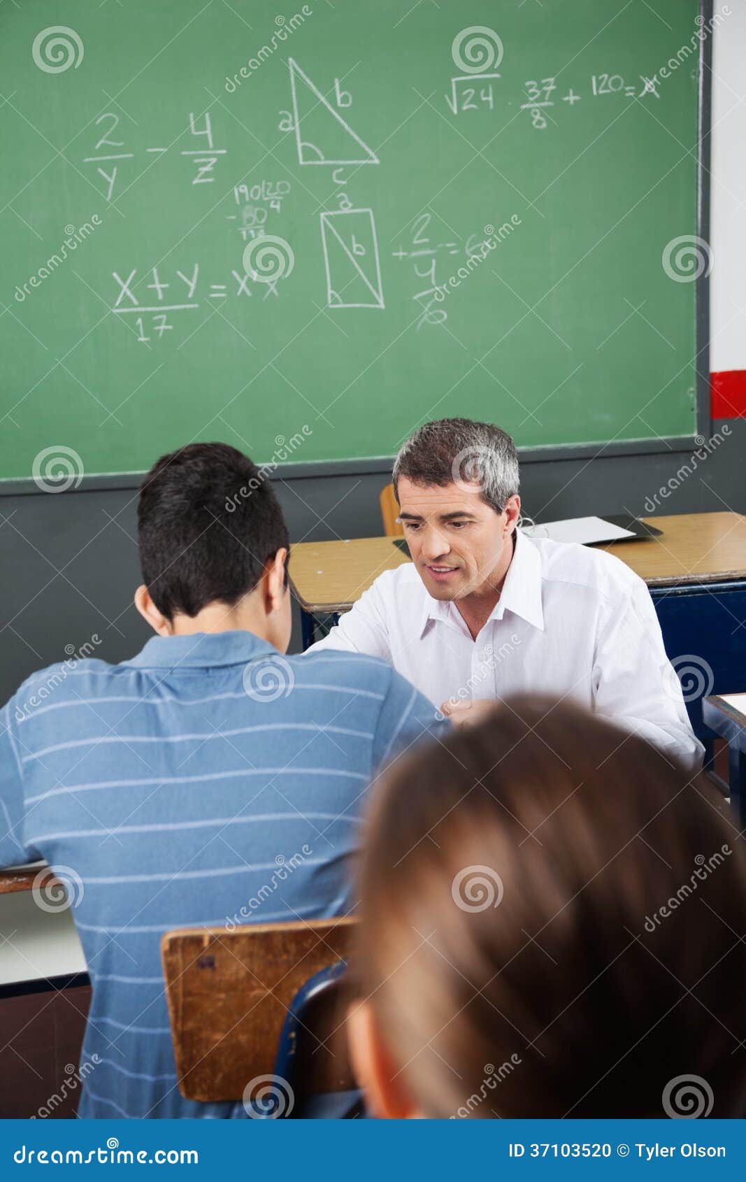 Professor Assisting Student while Die Buigen Bij Stock Foto - Image of ...
