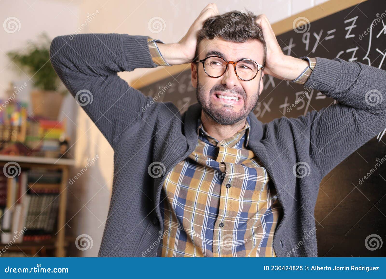 Professor Gritando Na Sala De Aula Devido Ao Estresse Imagem de Stock ...