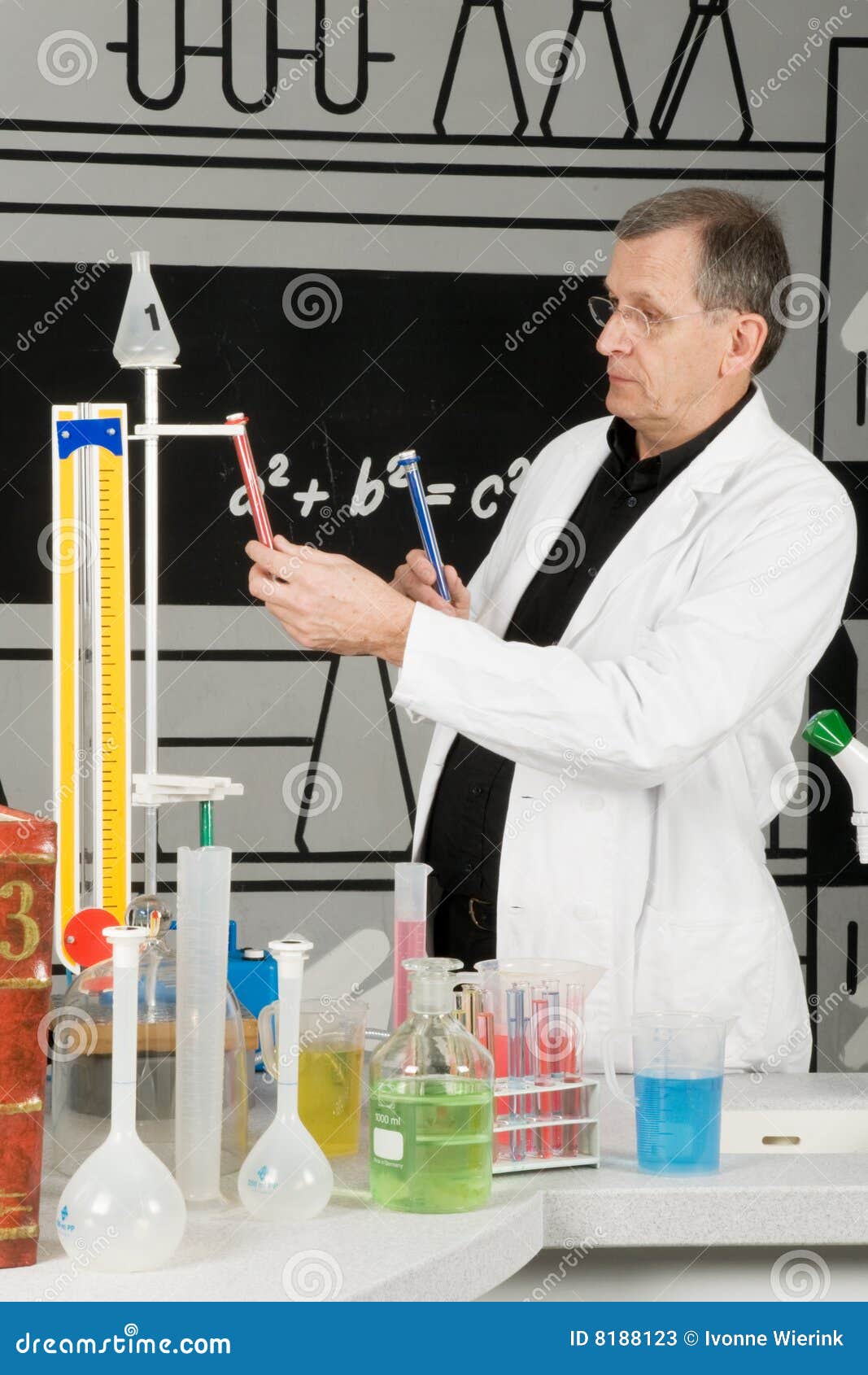 Professor in Het Laboratorium Stock Afbeelding - Image of werkplaats ...