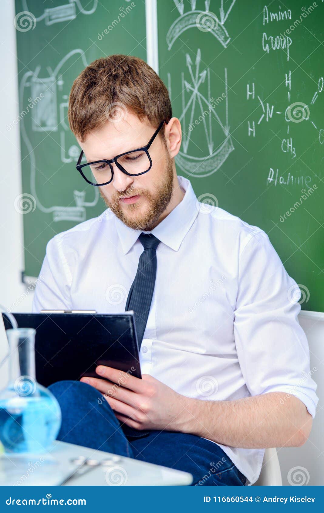 Professor inteligente novo foto de stock. Imagem de conhecimento ...