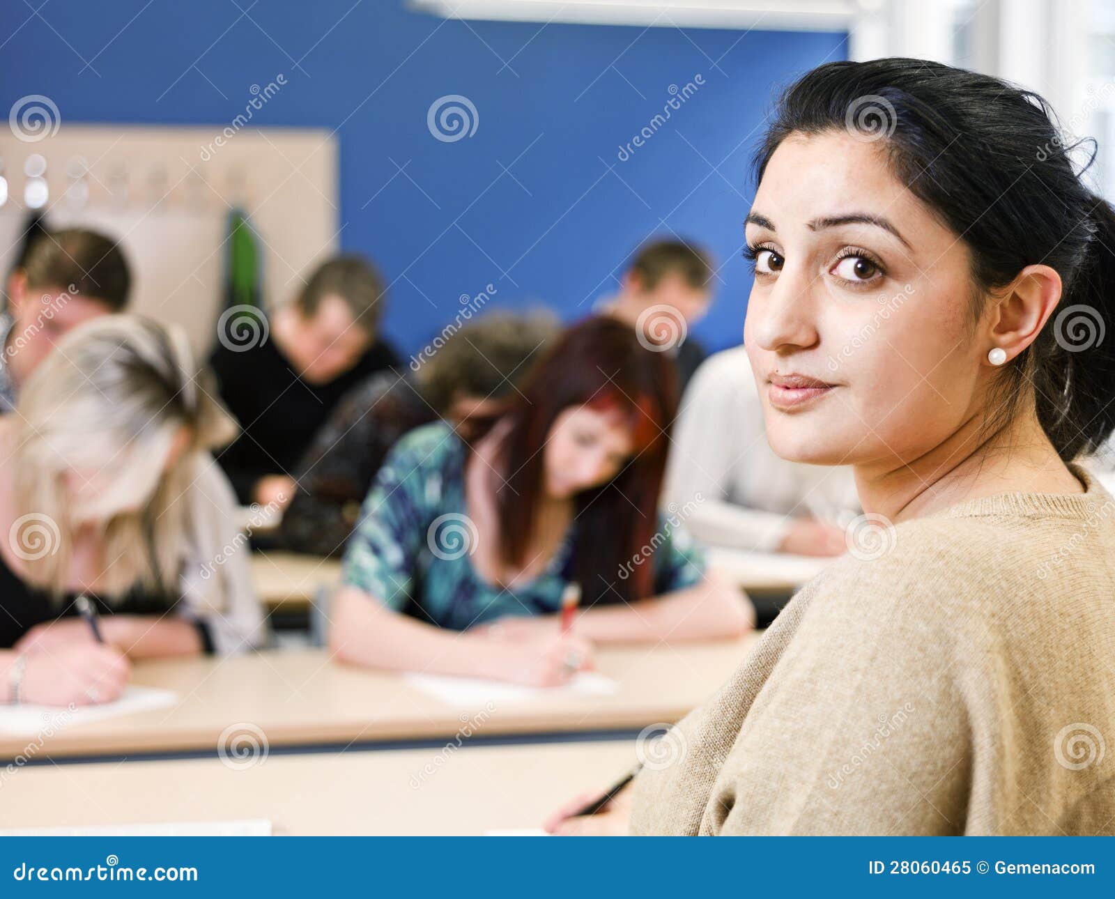 Professor na sala de aula imagem de stock. Imagem de escola - 28060465