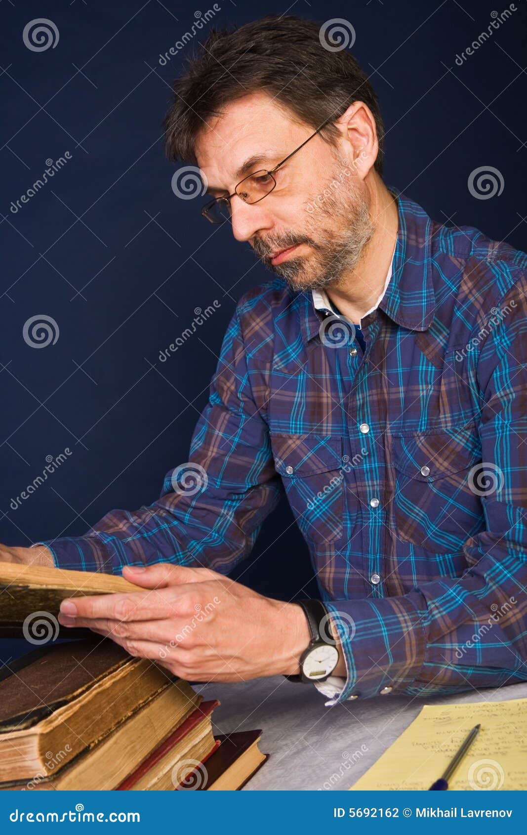 Professor no trabalho foto de stock. Imagem de investigador - 5692162