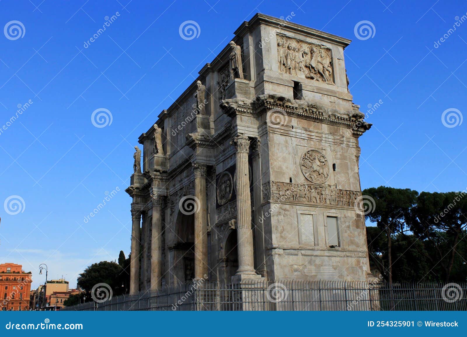 Profile of an Arch of Constantine in Rome, Italy. Editorial Photo ...