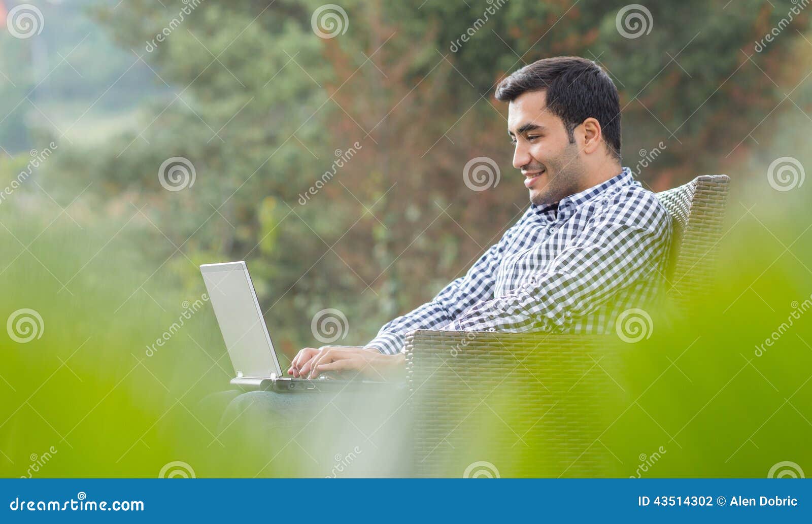 1,250 Man Laptop Profile View Stock Photos - Free & Royalty-Free Stock ...