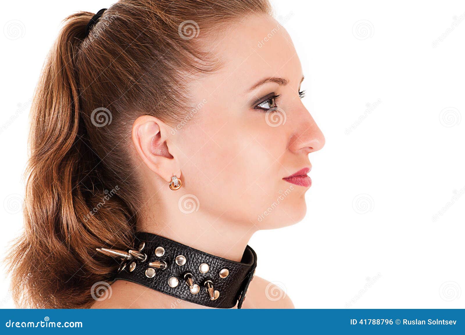 Profilo Del Fronte Della Donna Con Il Collare Appuntito Fotografia ...