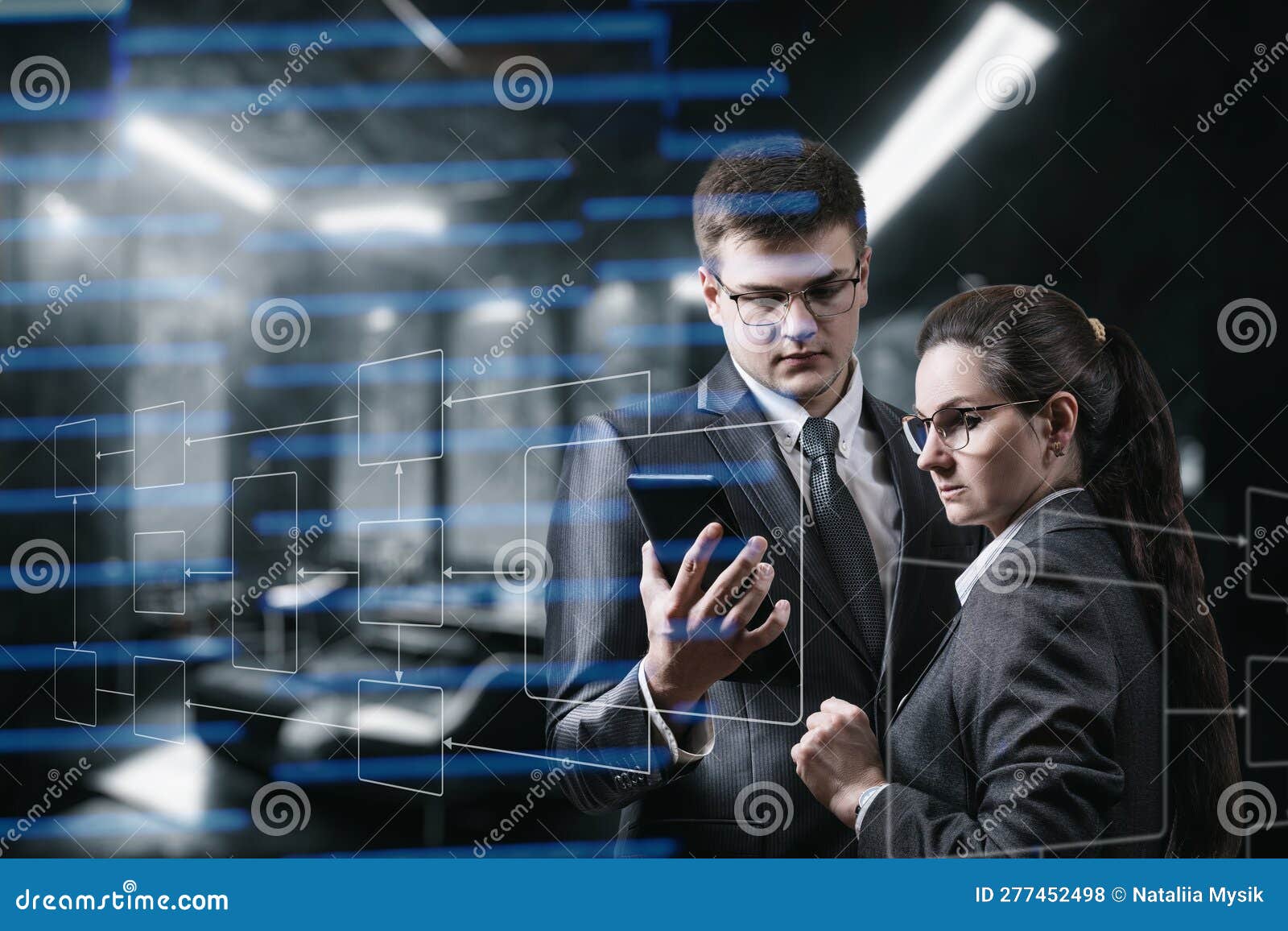 Programadores Trabajan En Un Equipo En Una Pantalla Virtual Foto de archivo - Imagen de software ...