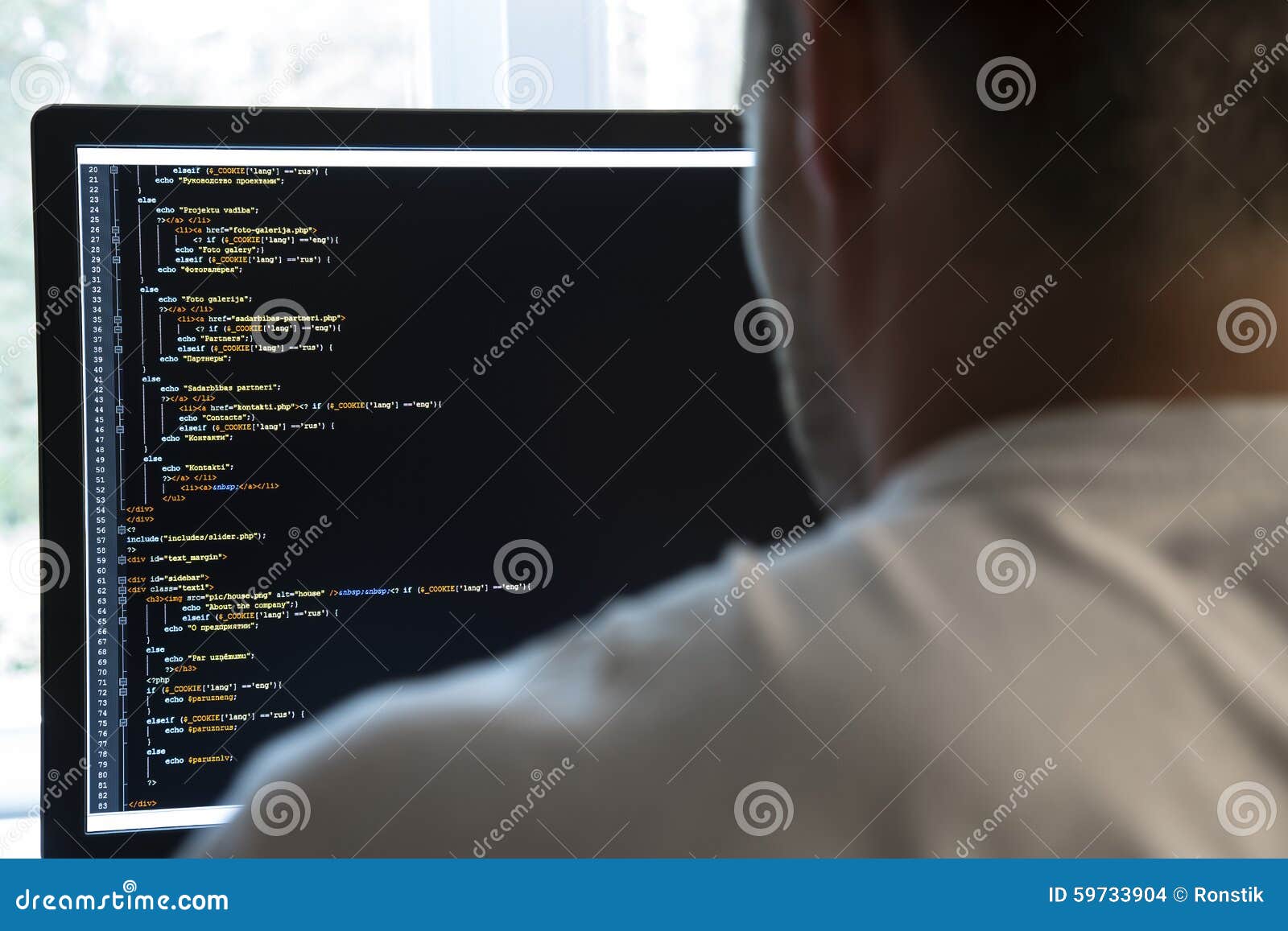 Programmerare Bakifrån Och Programmera Kod På Datorbildskärm Arkivfoto ...
